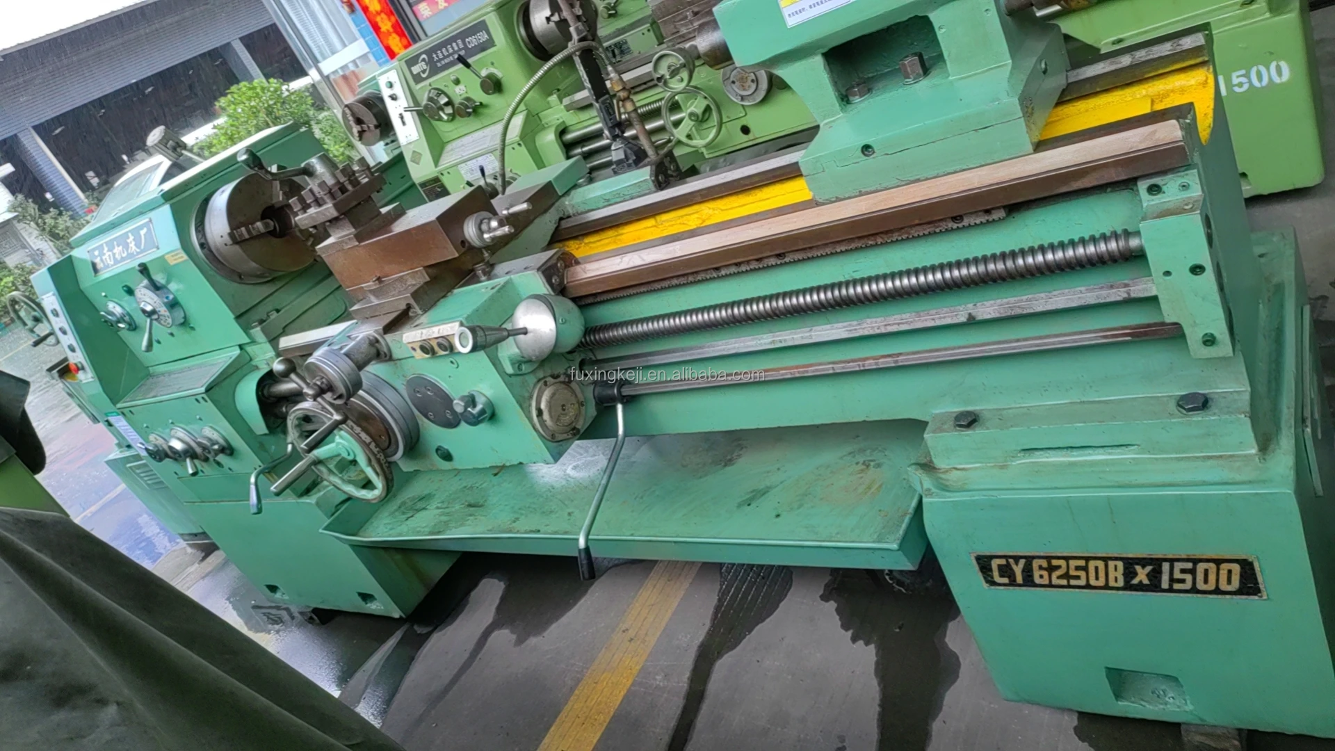 Dalian CD6256B Manual Metal Lathe - 1000mm Turning Machine