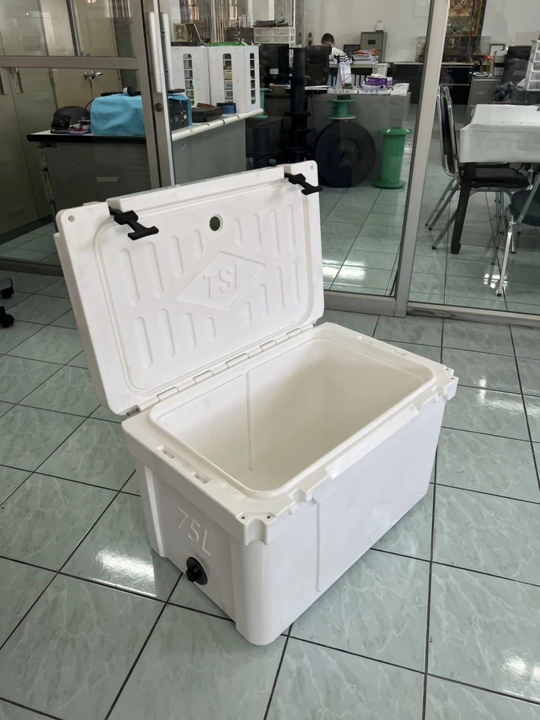 Store Your Foods & Drinks In Cooler Box (75 Liters) Export Grade From ...