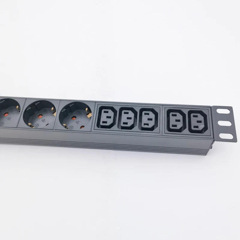 1U 19 Inch EU and IEC C13 PDU - Horizontal Installation