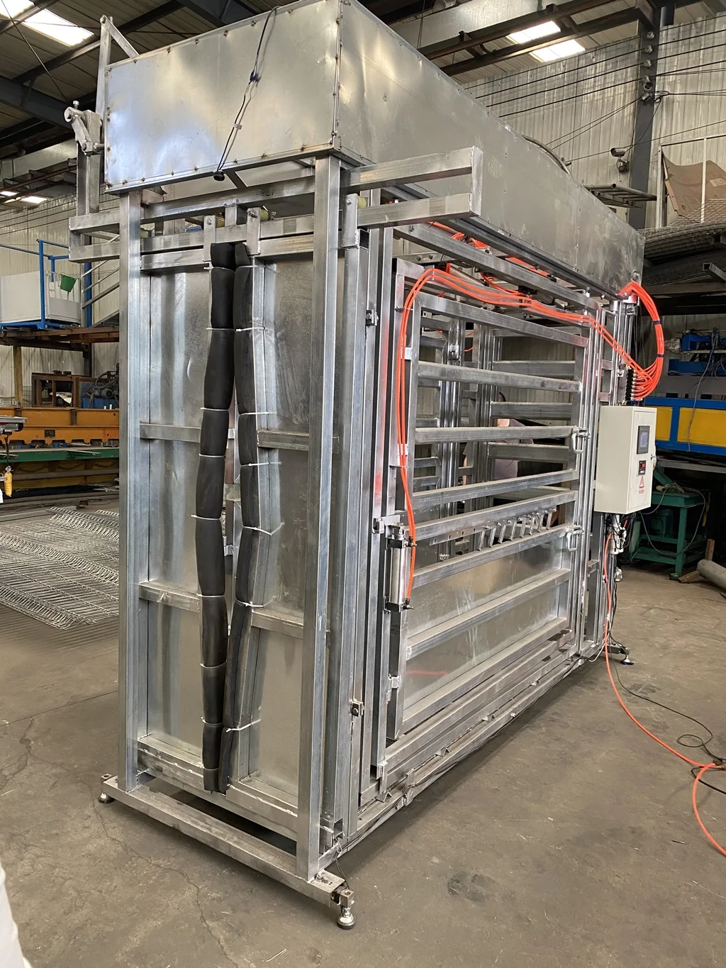 Galvanized Cattle Panel Squeeze Crush Cattle Handling Equipment - Buy Livestock Equipment Bones ...