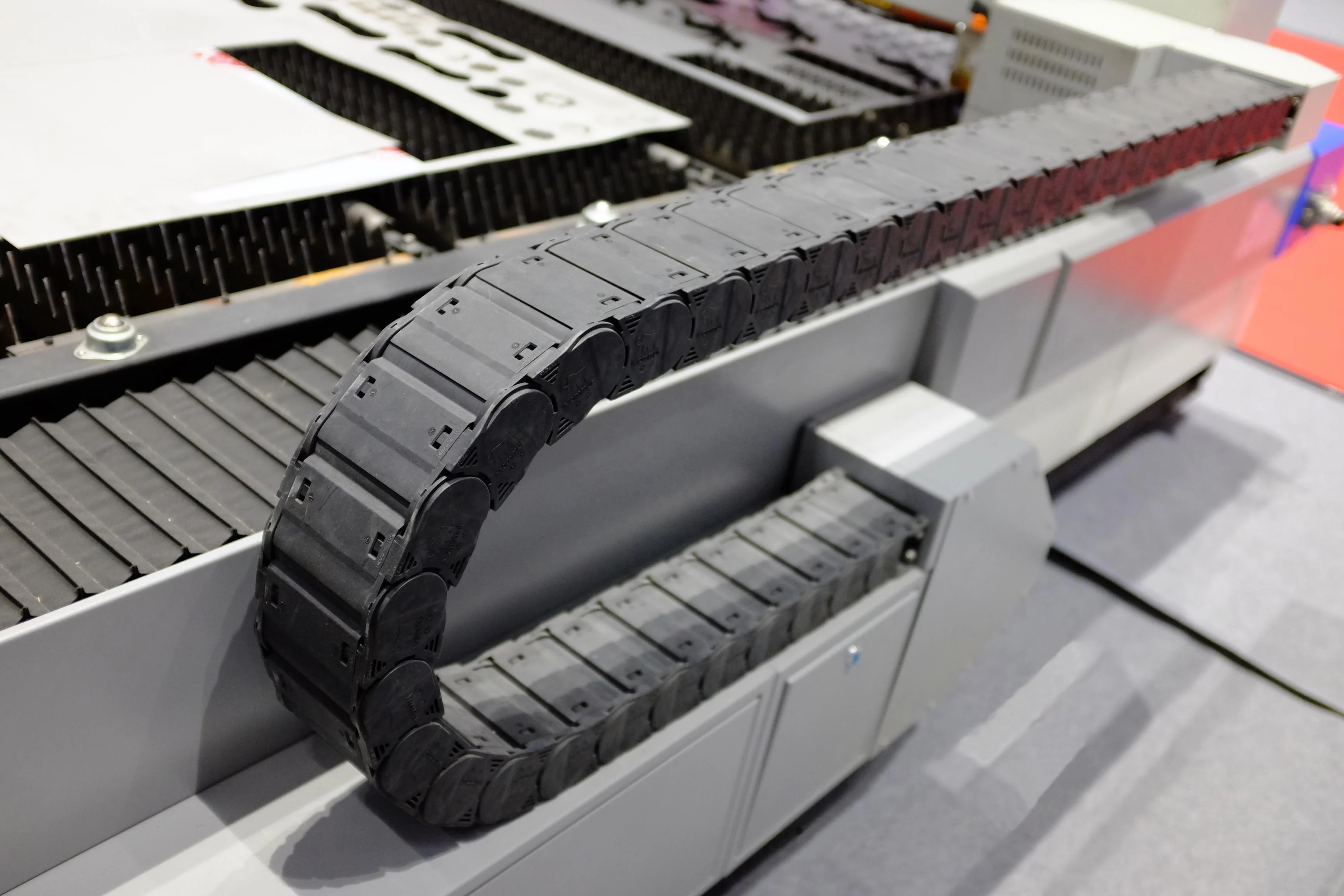 Drag Chain Cable Carrier for Hydraulic Hoses - RUIAO