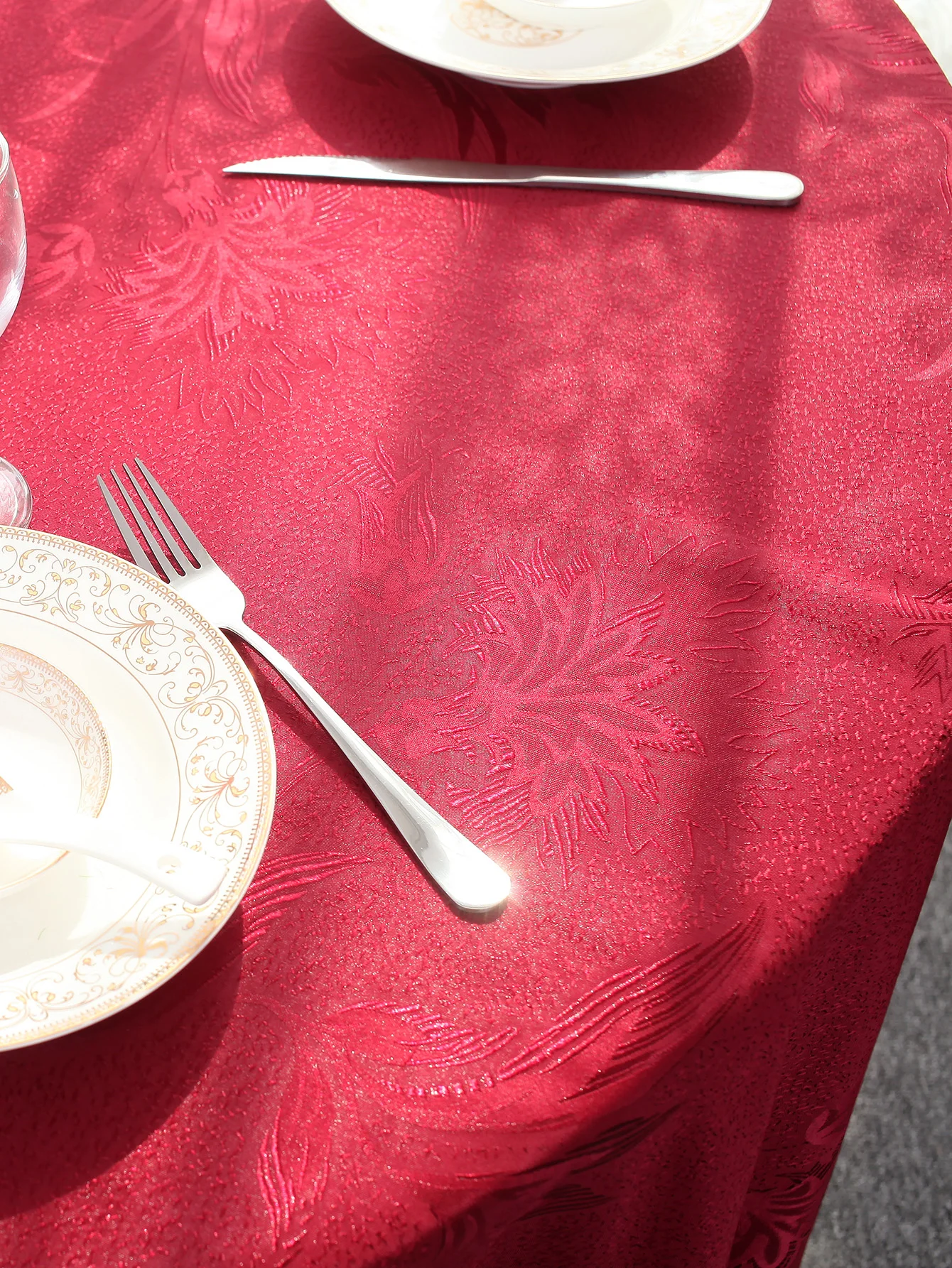 132 Inch Red Round Jacquard Tablecloth For Luxury Wedding Banquet ...
