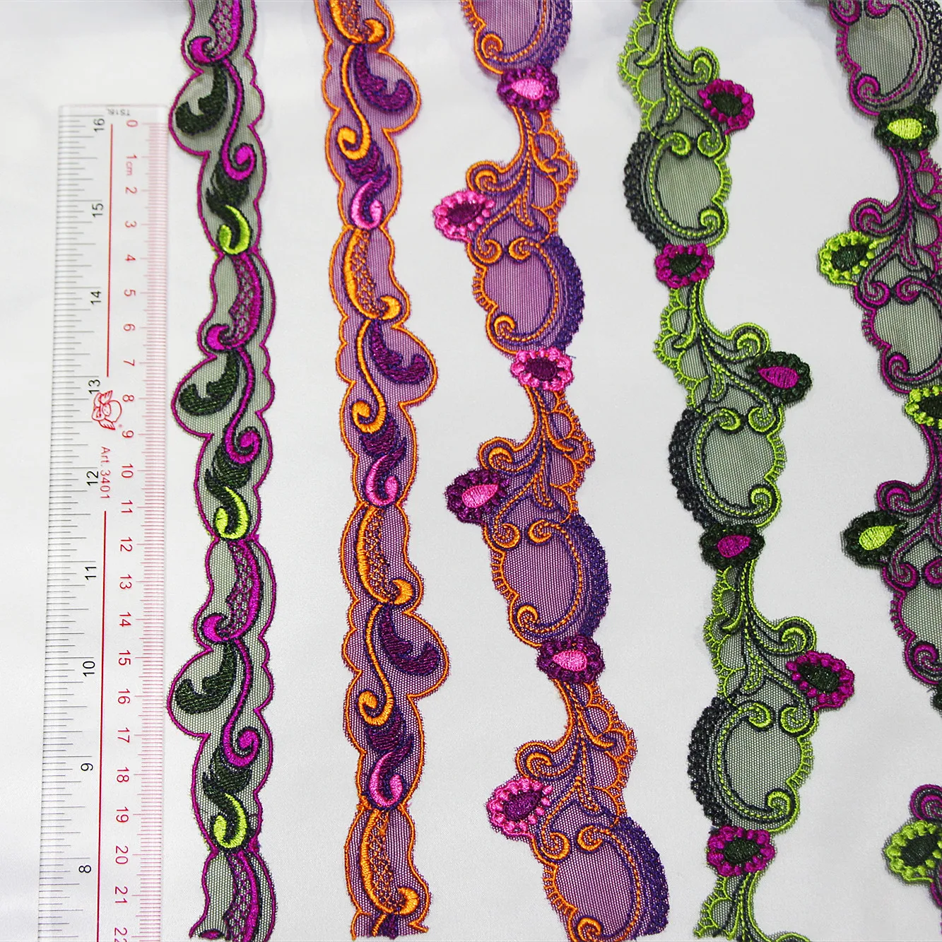 Dynamic Narrow Border Lace Embroidery for Women's Garments