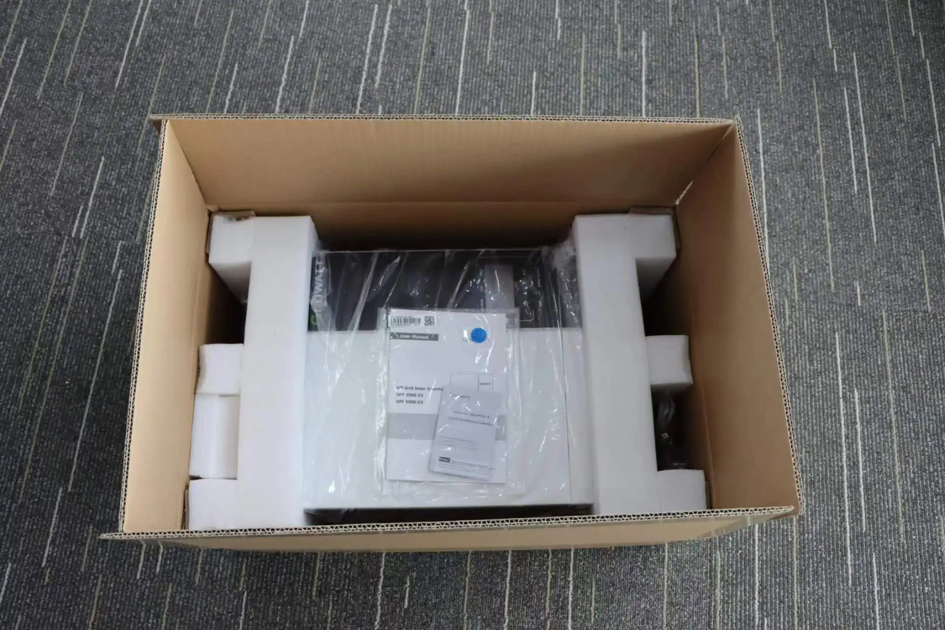 Growatt SPF5000ES Inverter - Efficient Solar Energy Solution