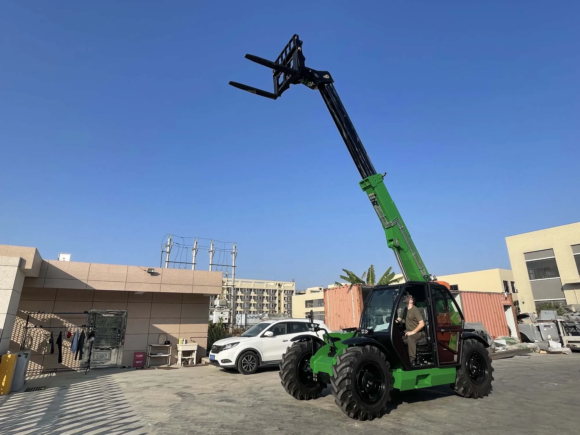 SOCMA Crab Walking Forklift - 4x4 Telehandler with 7m Lifting Height