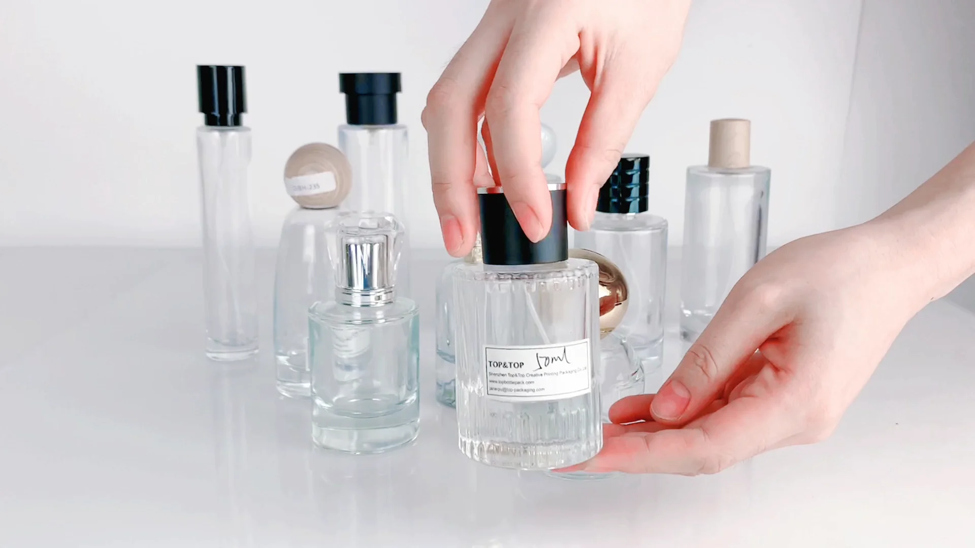 Custom Botol Parfum Kaca Tutup Kayu 30ml Clear Round Luxury Fragrance ...