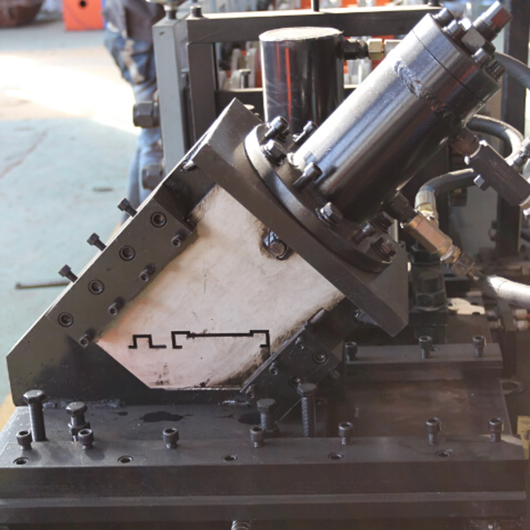 Easy to Operate Palisade Fence Post Machine Devils Fork Fencing Post ...