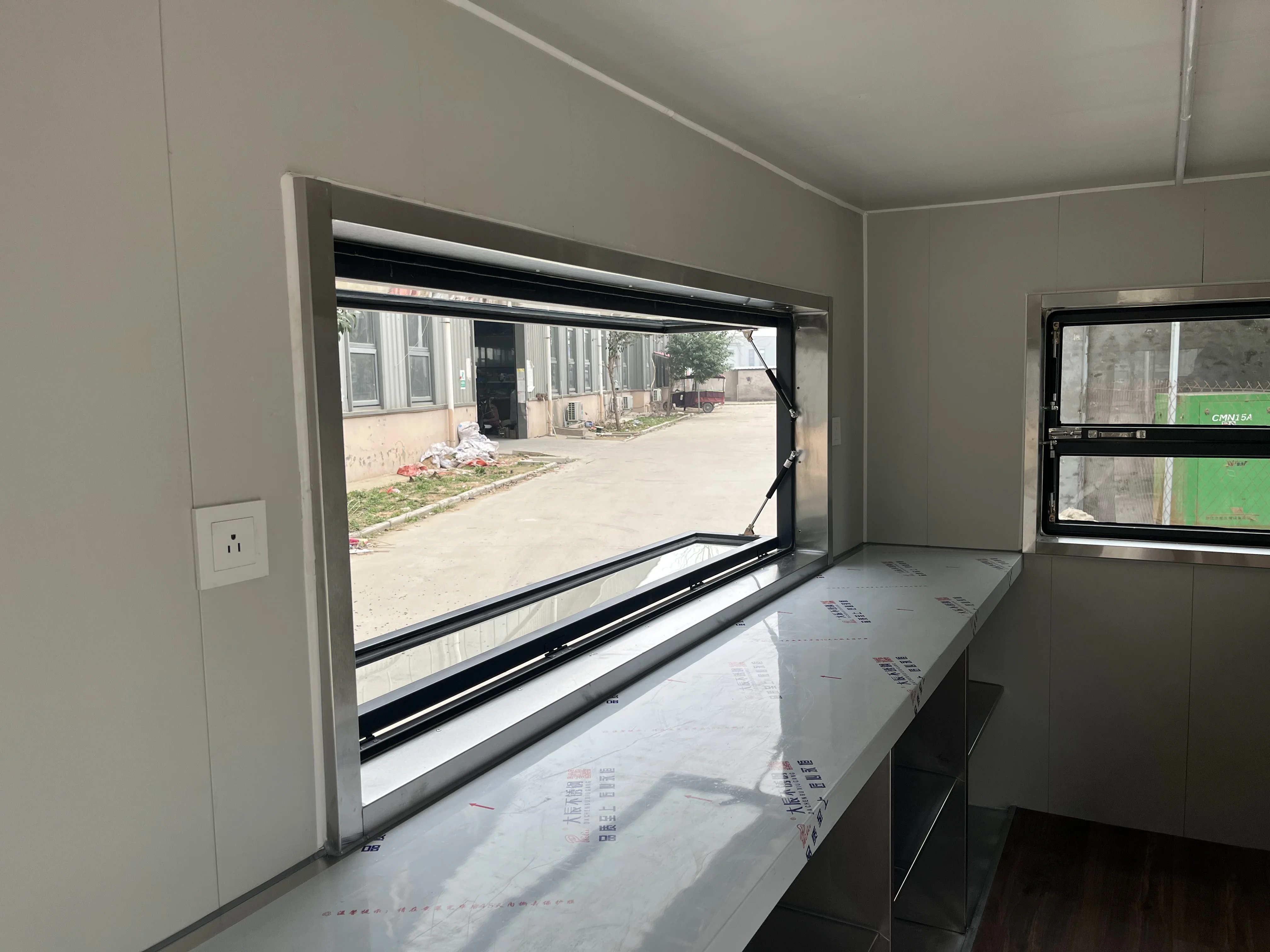 China Supplier Prefabricated Shipping Container Cafe Bar Design