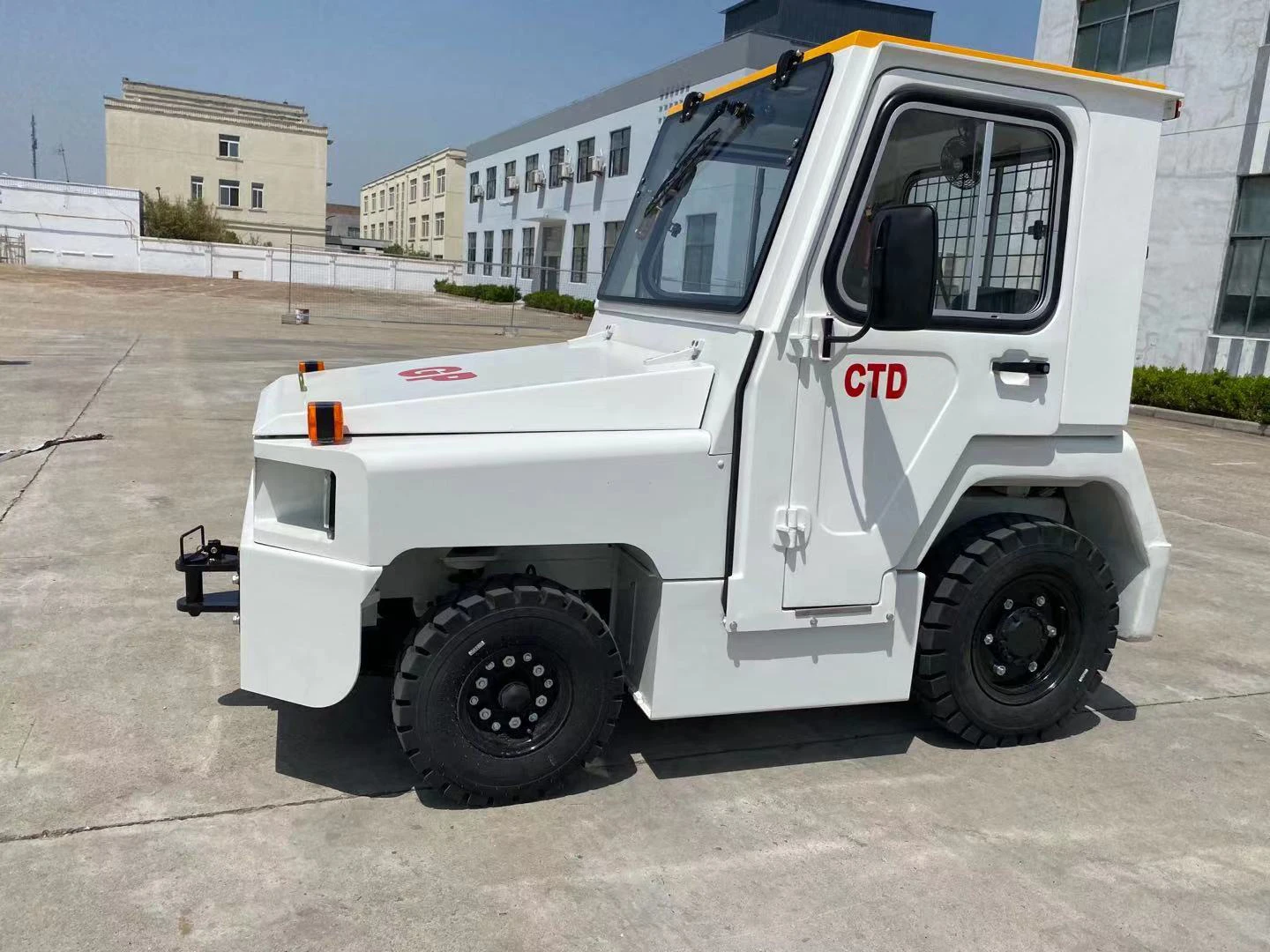 Drawbar Pull Diesel Engine Powered Aviation Baggage Towing Tractor
