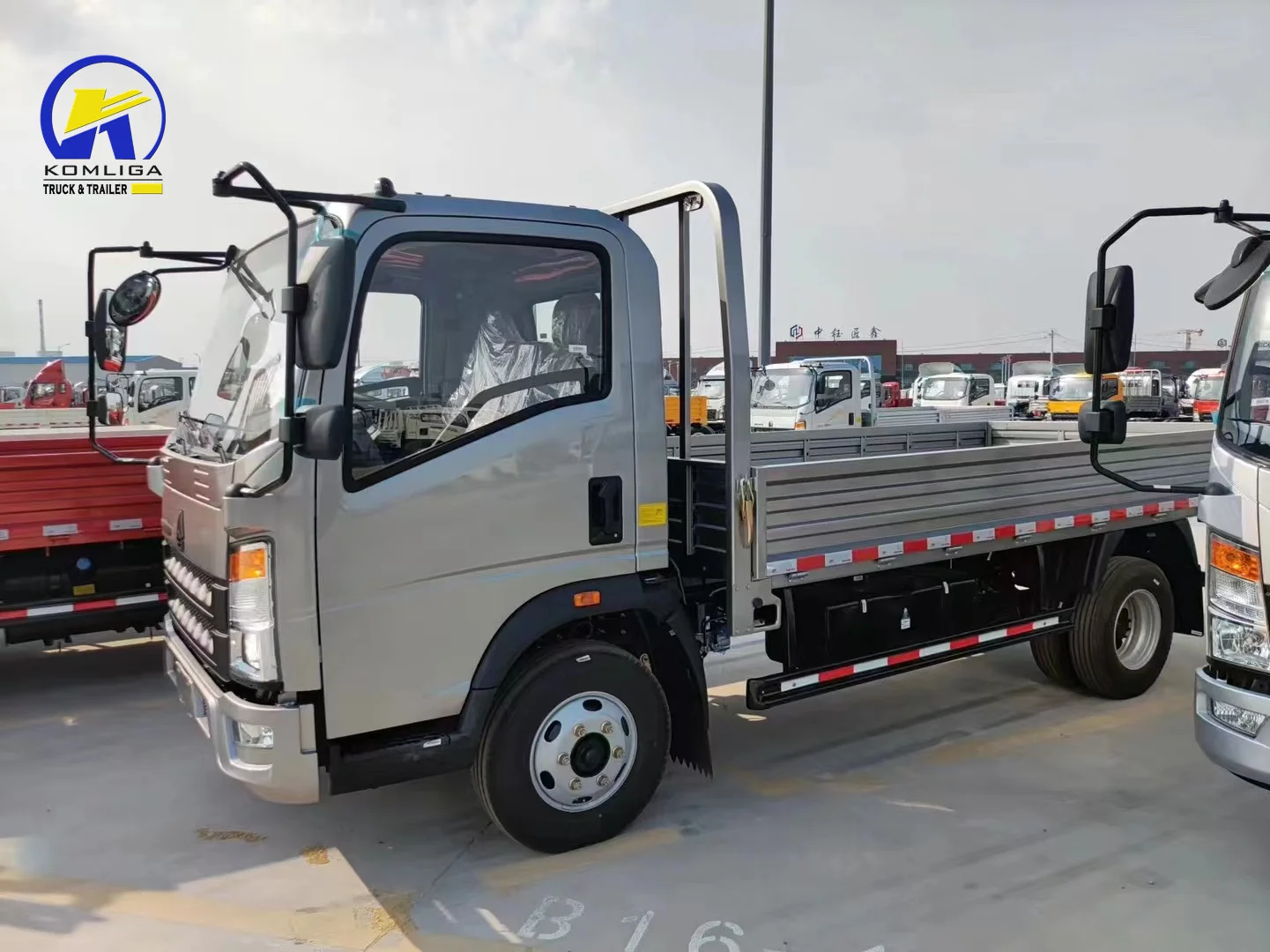 Low Price New Sinotruck Howo Foton 6 Wheels Light Truck Cargo Boxes Van ...