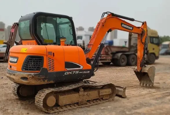 High Quality Korea Dx75-9c Dx75-10 Dx65-9c Small Excavator Used Crawler ...