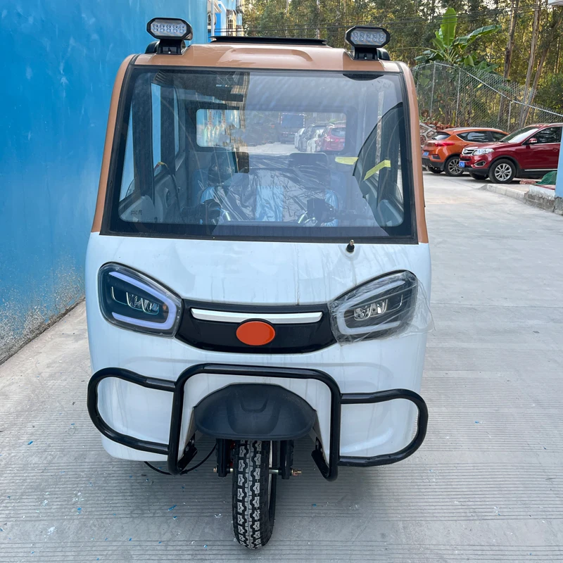 Fully Enclosed 3 Wheel Electric Vehicle with Solar Power