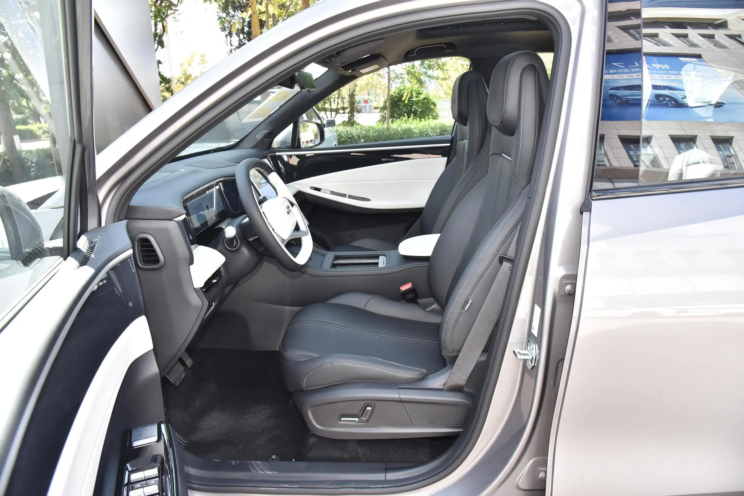 Geely Galaxy L7 2024 - Efficient Electric SUV Options