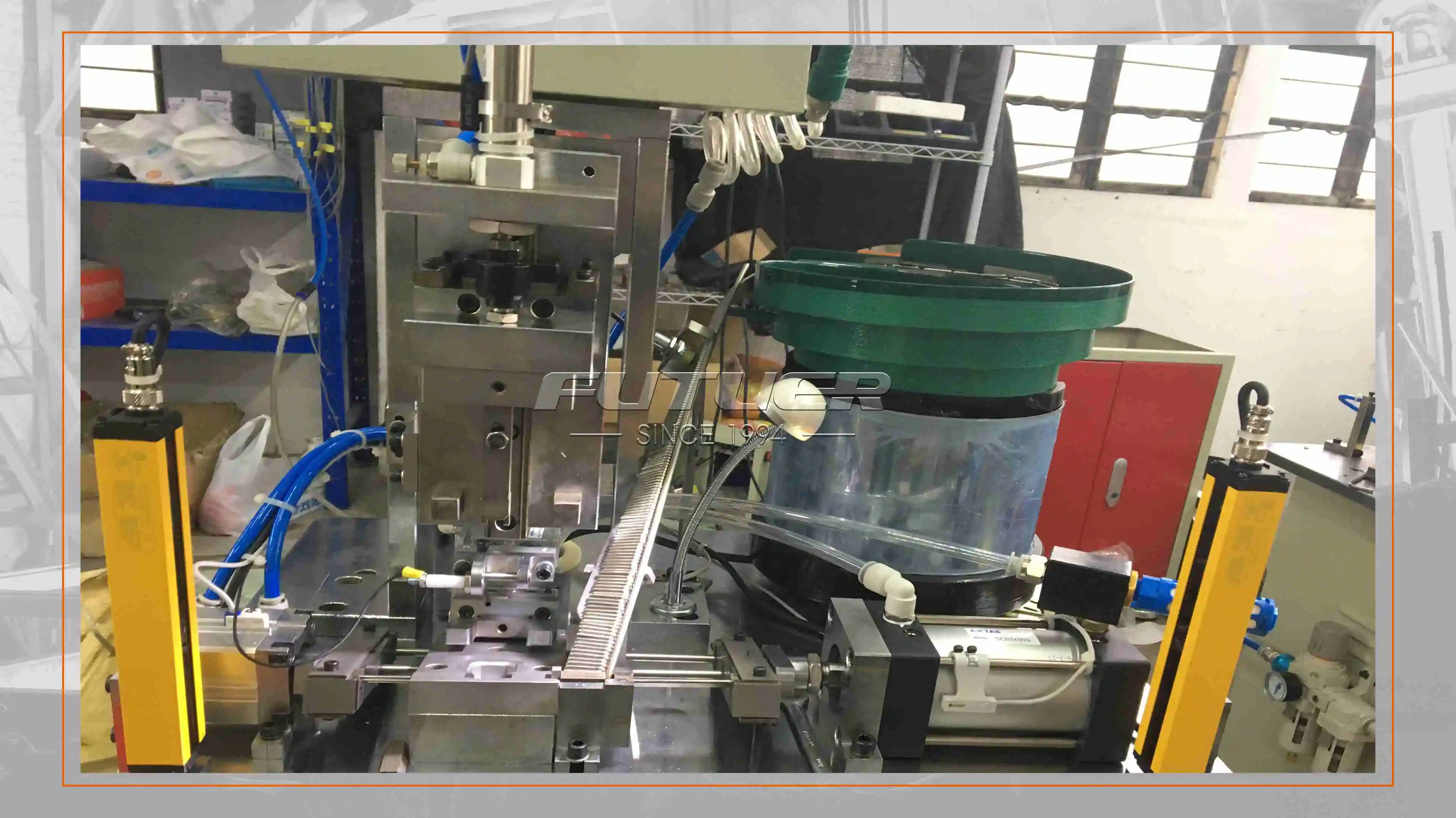 Factory Production Automatic Hinge Assembly Machine Dump Arm Assembly ...