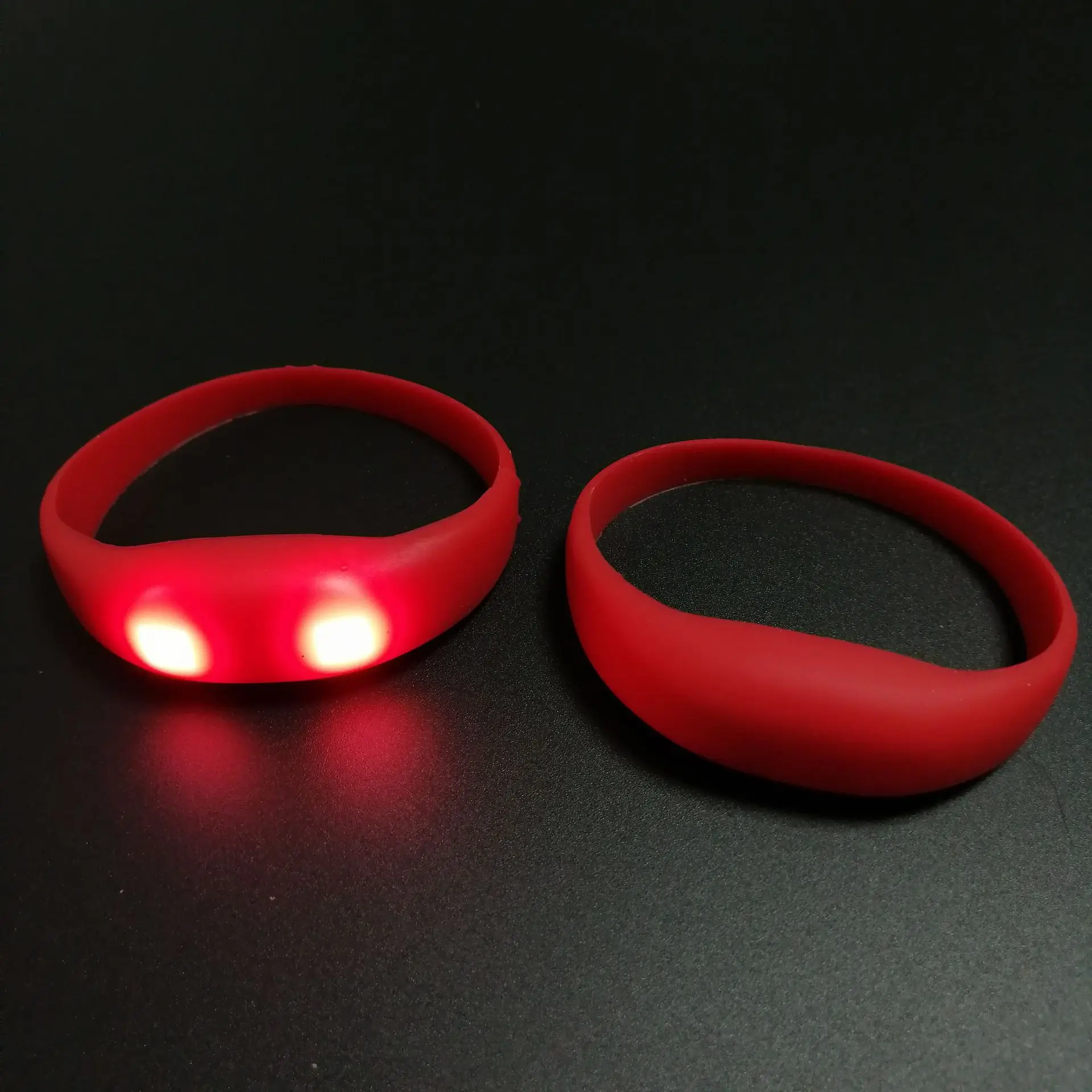 2024 Silicone Motion Sensor Activated Concert Props All Silicone Vibration Light Bracelet View