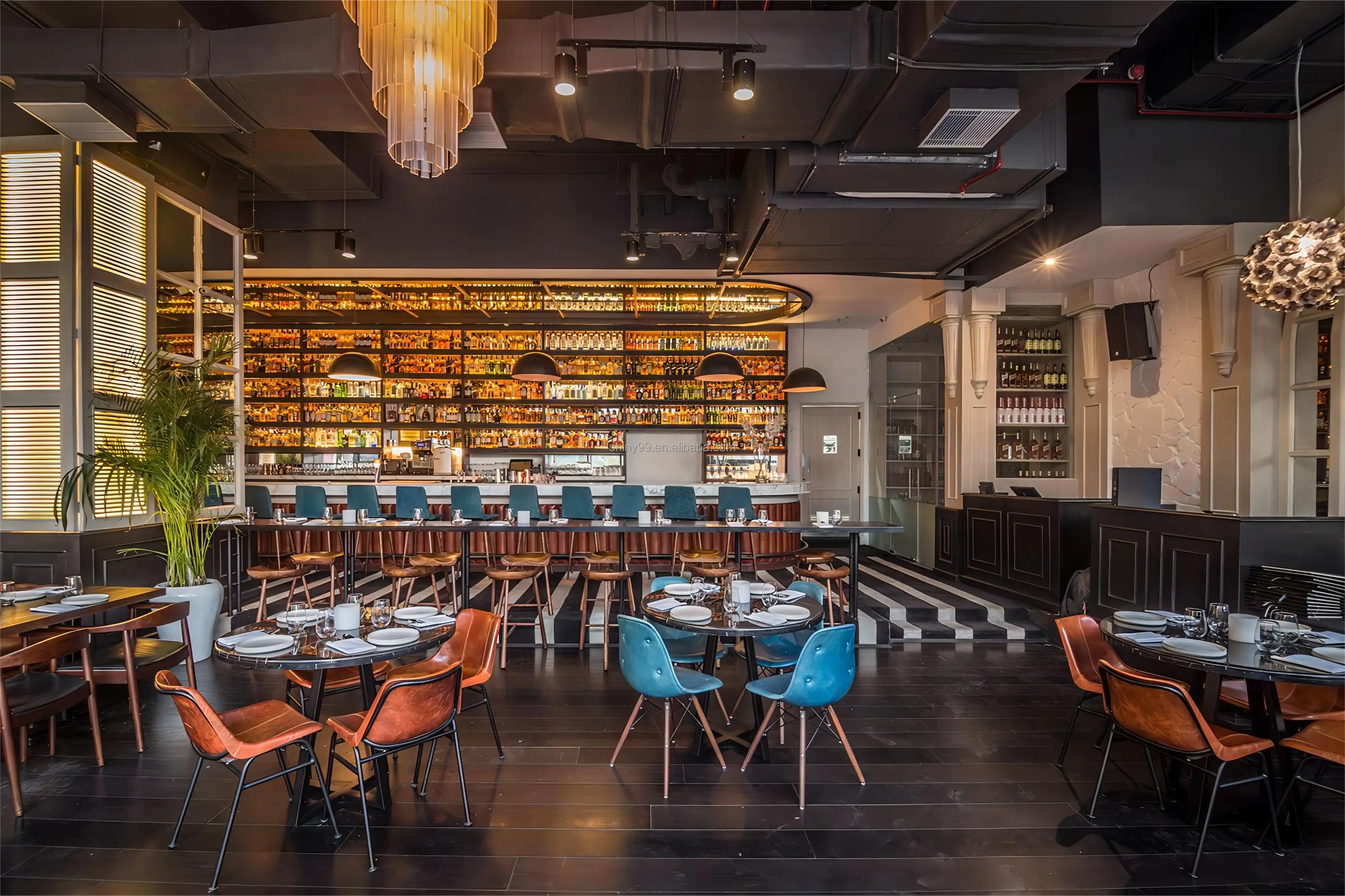 Luxury Irish Pub Bar Counter Design - Customizable Furnishings