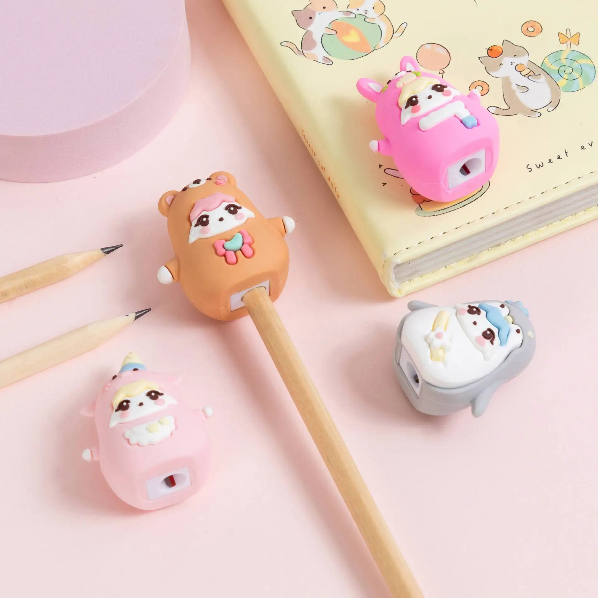 Cartoon Tumbler Family Pencil Sharpener Manual Mini Student Pencil ...