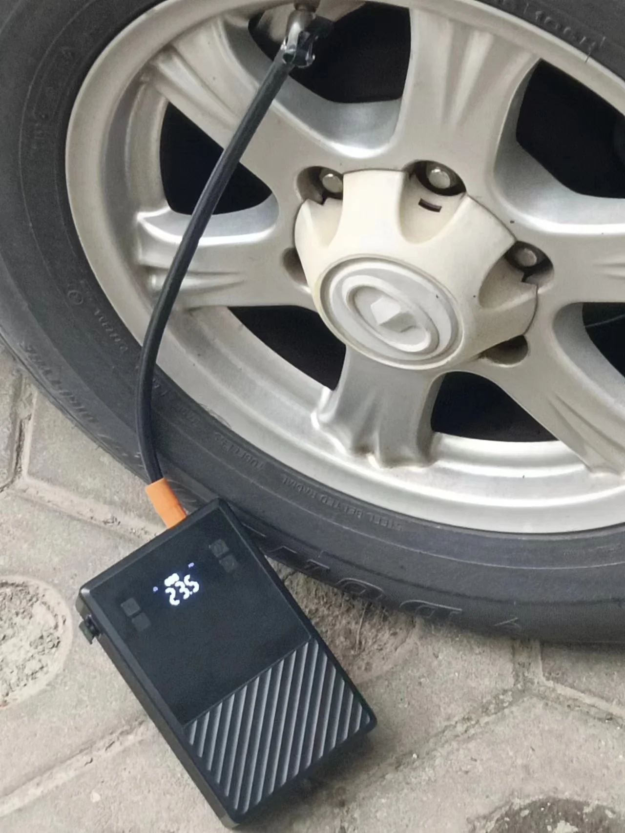 High Power 1000a Car Battery Booster Jump Starter & Tire Inflator