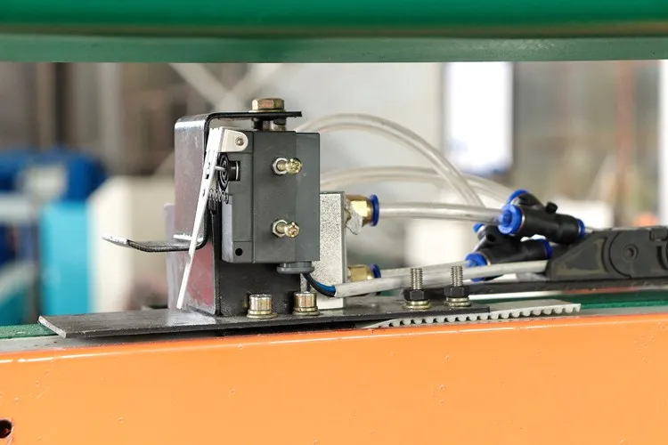 Foot Operated Stapler - Manual Stitching Machine for Cardboard Boxes ...