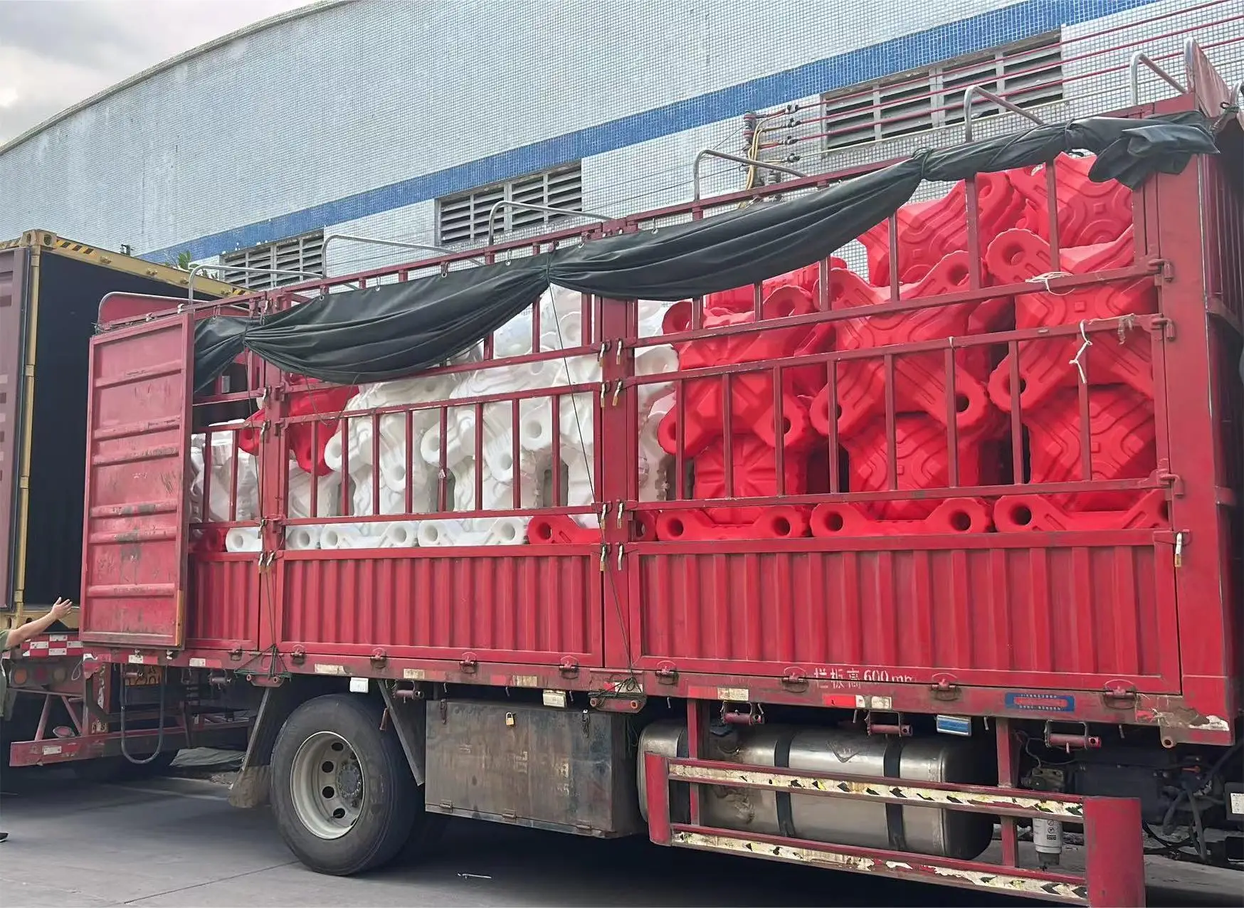 Durable Plastic Water Wave Breakwaters - Floating Barriers