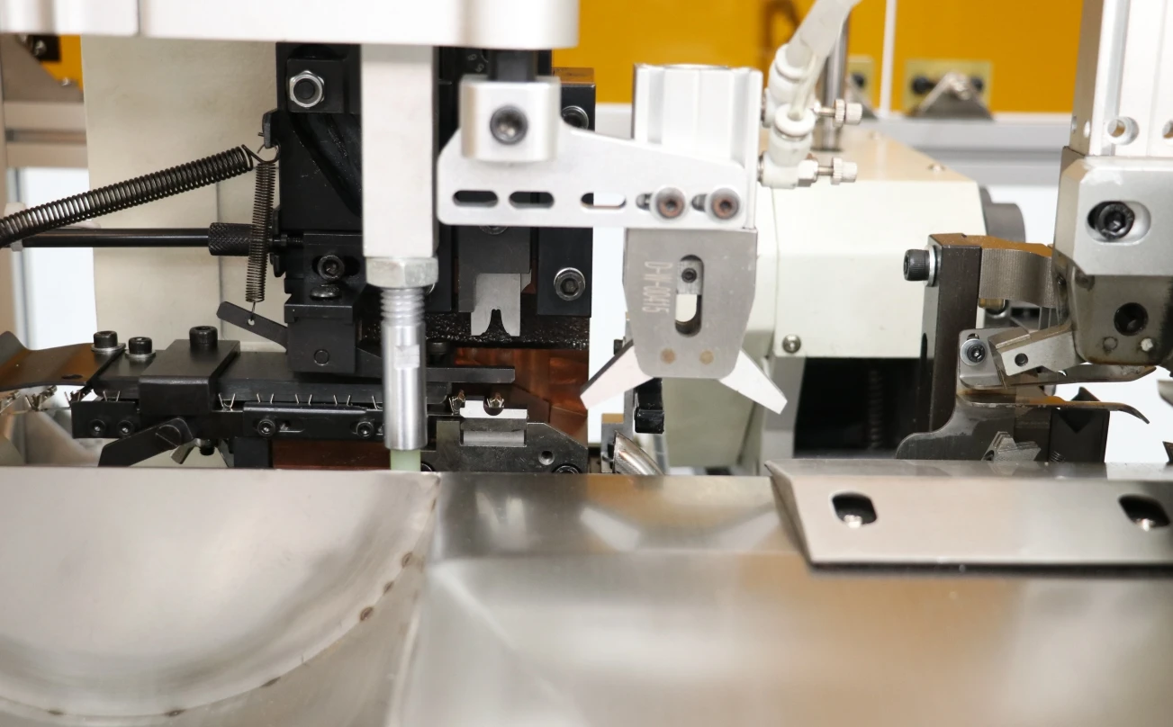 Ew-801 Fully Automatic Wire Stripping Crimping Machine For Awg28-awg12 ...
