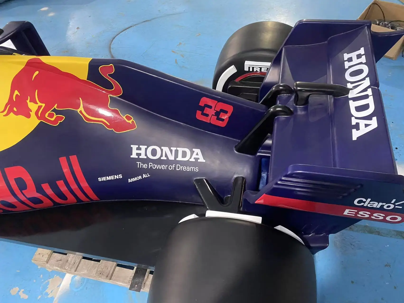 Sculpture Large F1 Car Model Fiberglass Customized Race Car Frame Sculpture