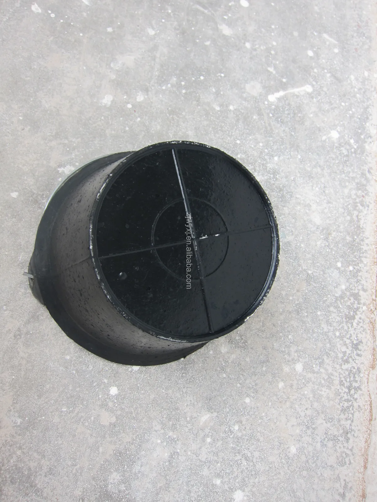 Economy Rubber Barrel - Durable 6L Cement Pail with Handle