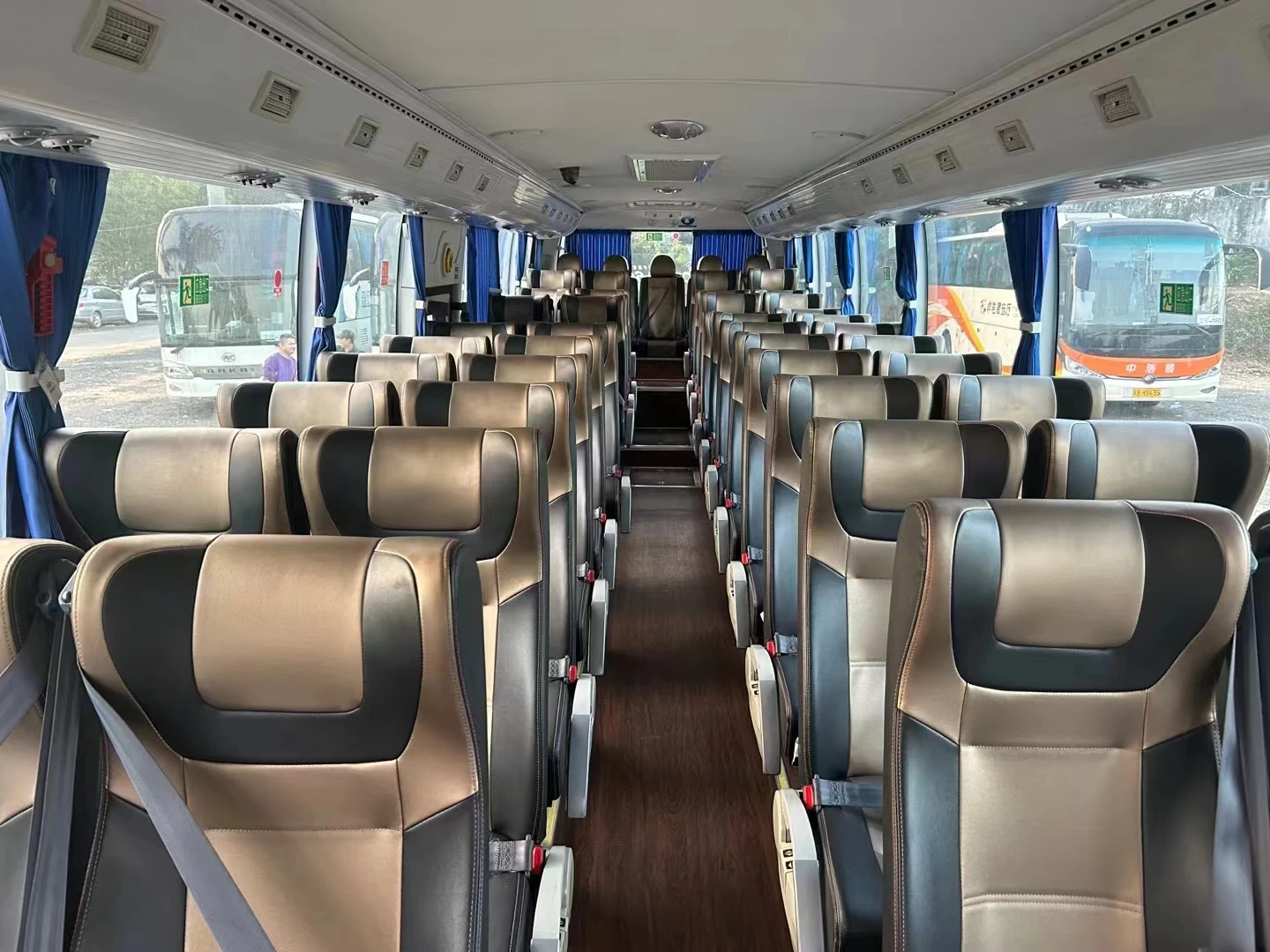 48-50 Seats Diesel Luxury Coach Bus for Sale - Long Transport