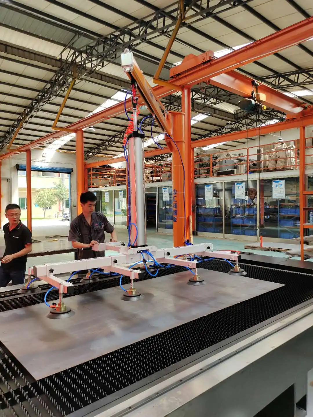 Jib Crane Type Vacuum Lifter For Laser Cut Machine Loading For Metal ...
