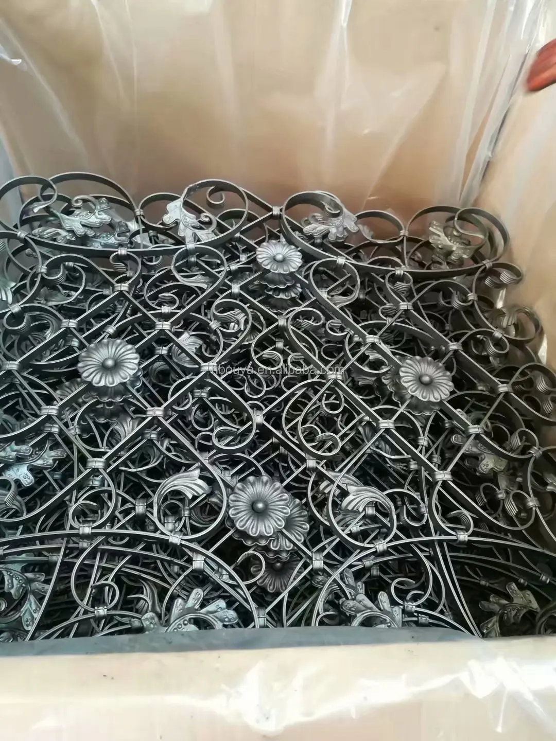 Ouya Simple Decorative Wrought Iron Gate Railing Rosettes With Scrolls ...