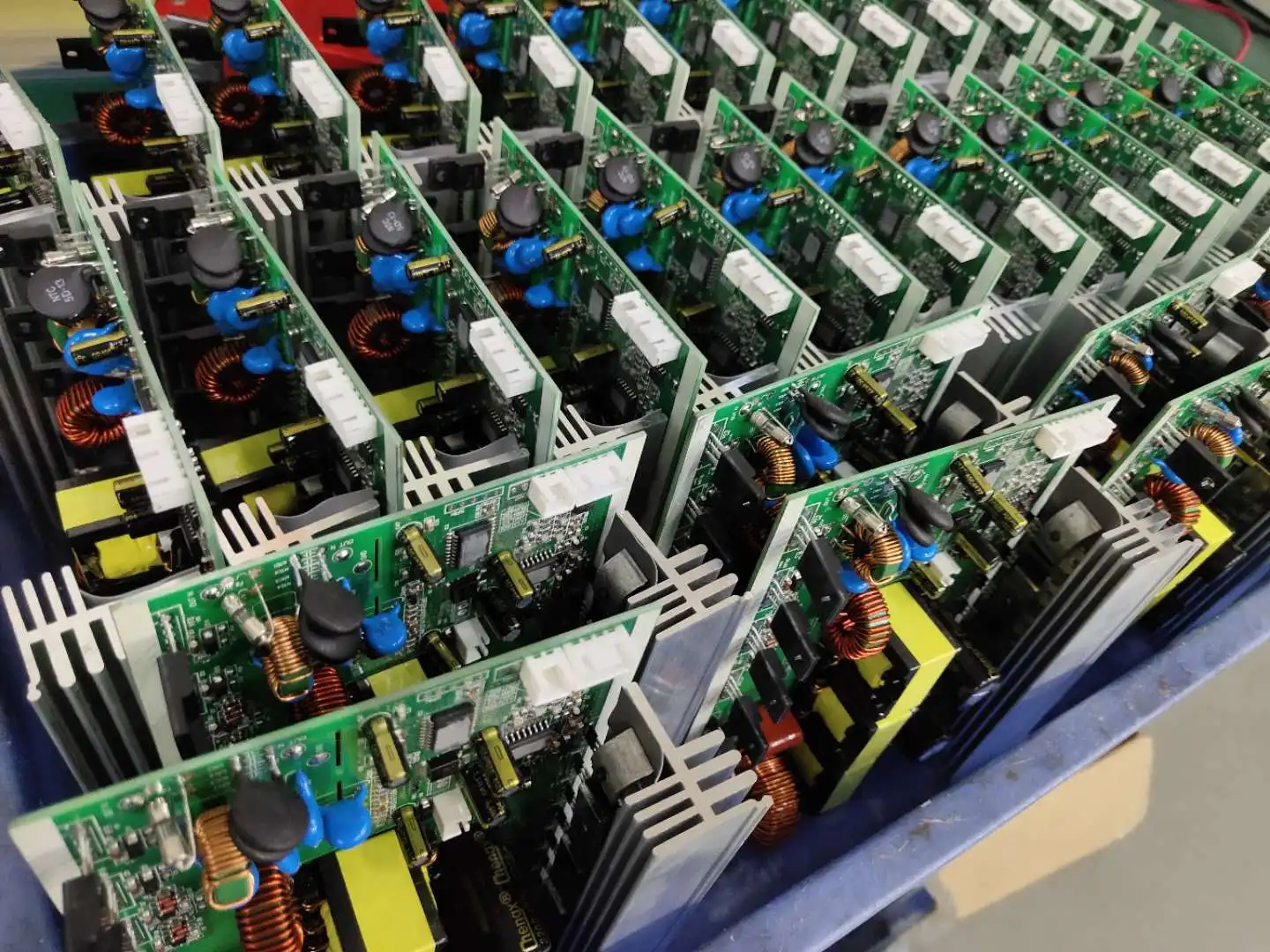 Micro Solar Panel Inverter MPPT IP65 400W 230V Output Smart Inverter ...