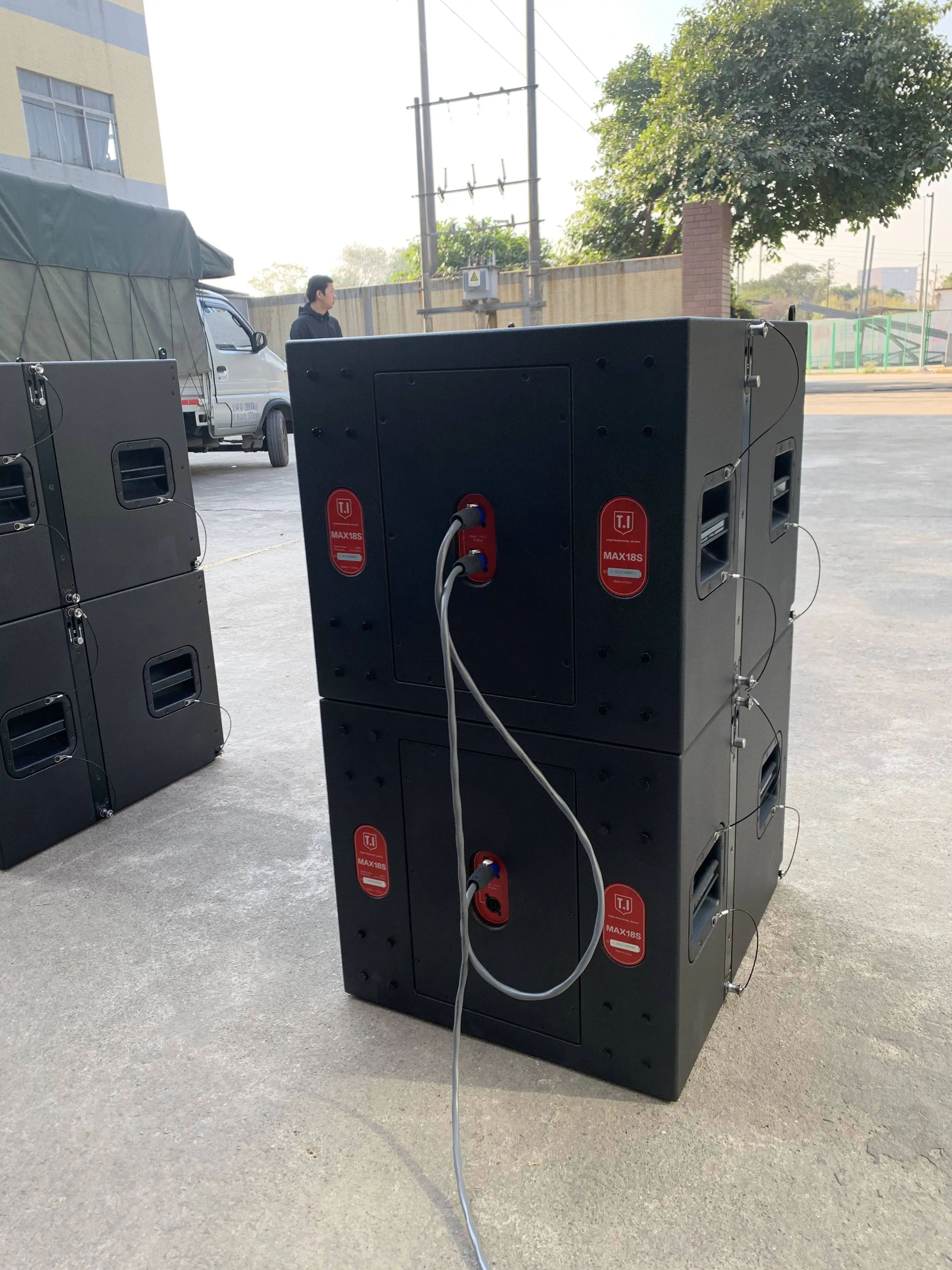 Powerful Waterproof Passive Line Array Bass Speaker - 18 Inch