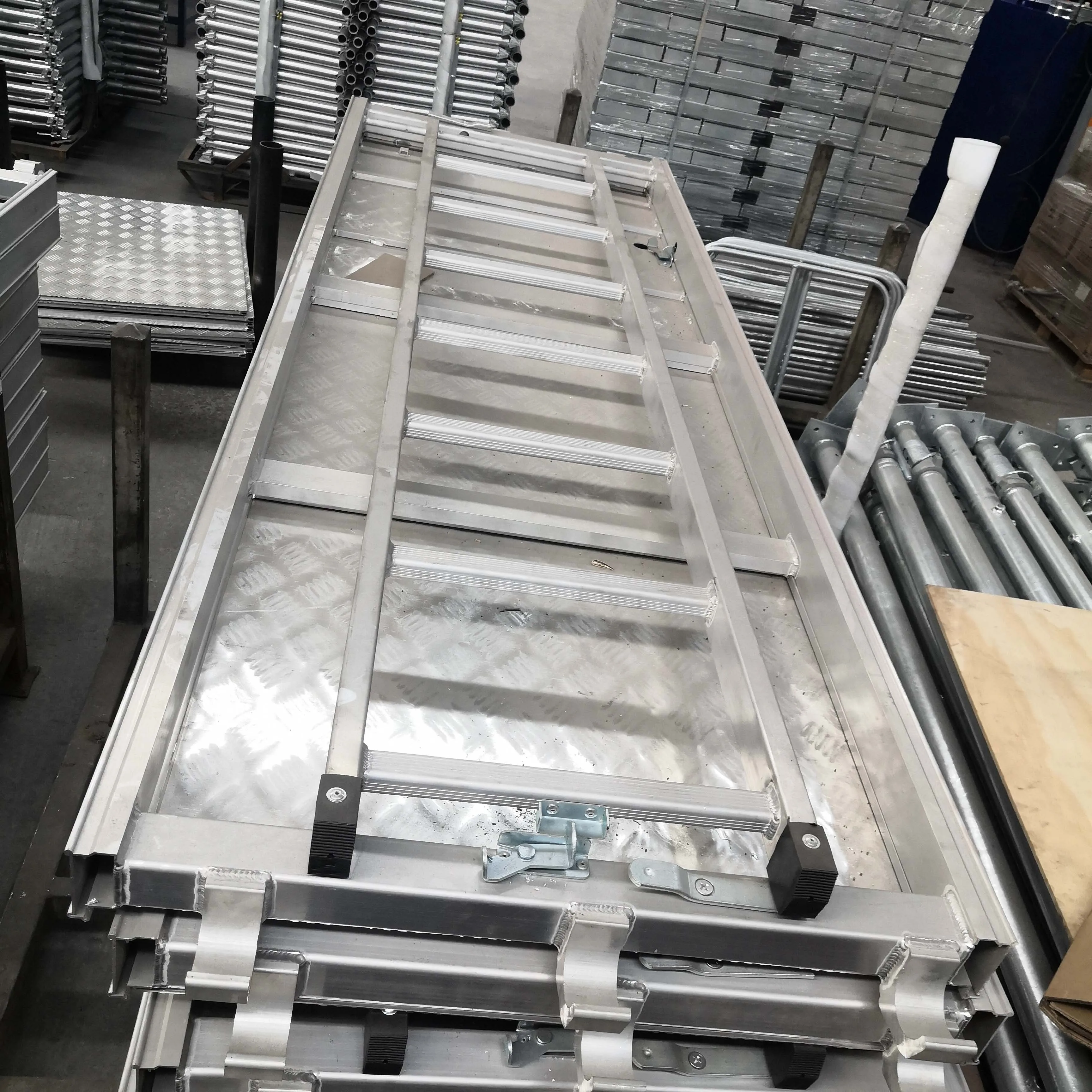 Aluminium Multifunctional Ladder Industrial Surface Foldable Aluminum ...