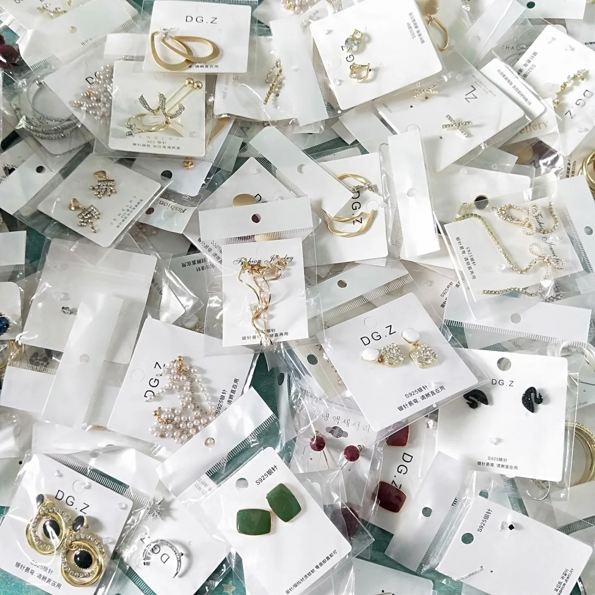 1kg 80-150pcs Yiwu Bulk Jewelry Wholesale - Trendy Earrings