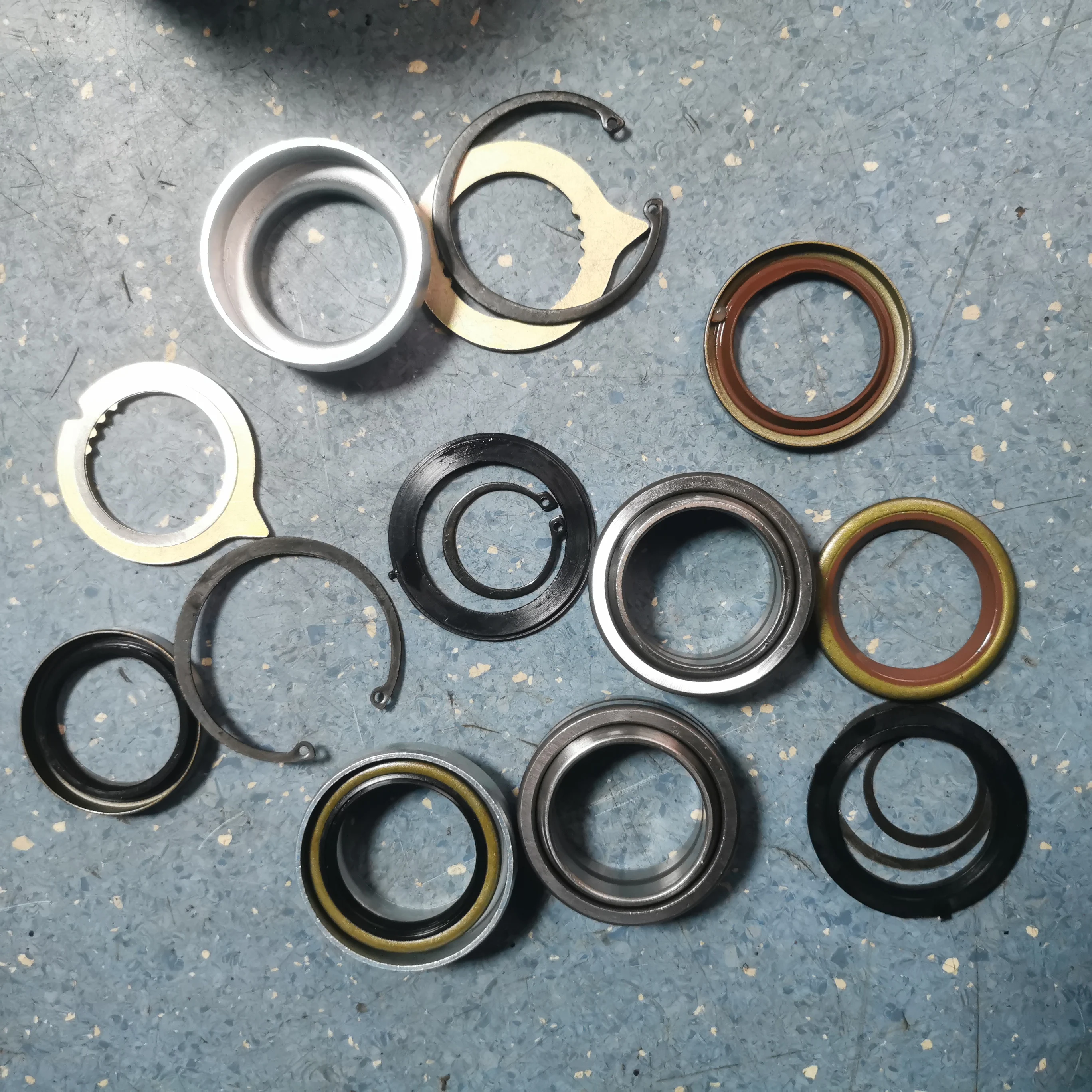 중국 무거운 트럭 메르세데스 브레이크 캠축 수리 키트 3604200441 3605860442 A3604200441 ...