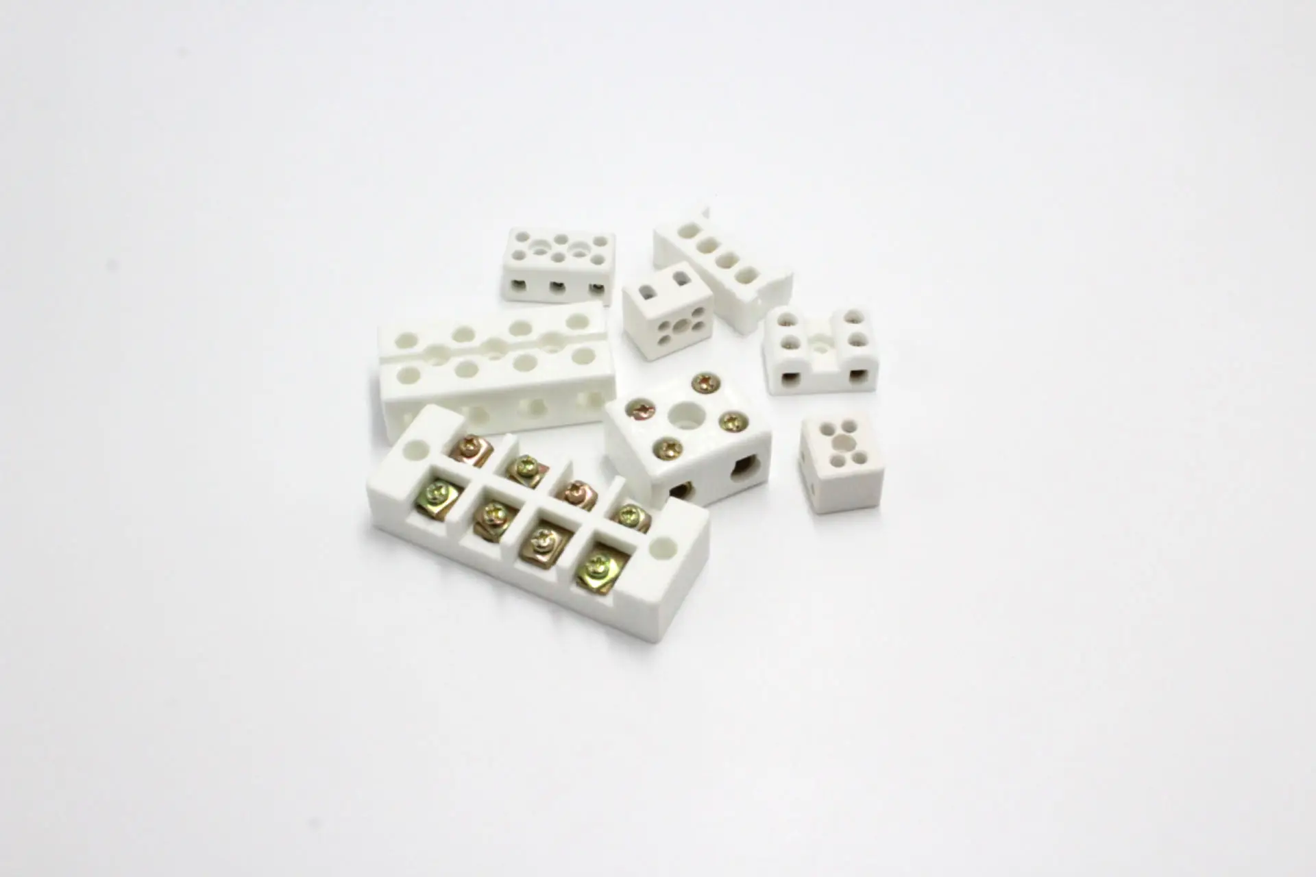 Steatite Ceramic Connector High Temperature Resistance Customizable ...