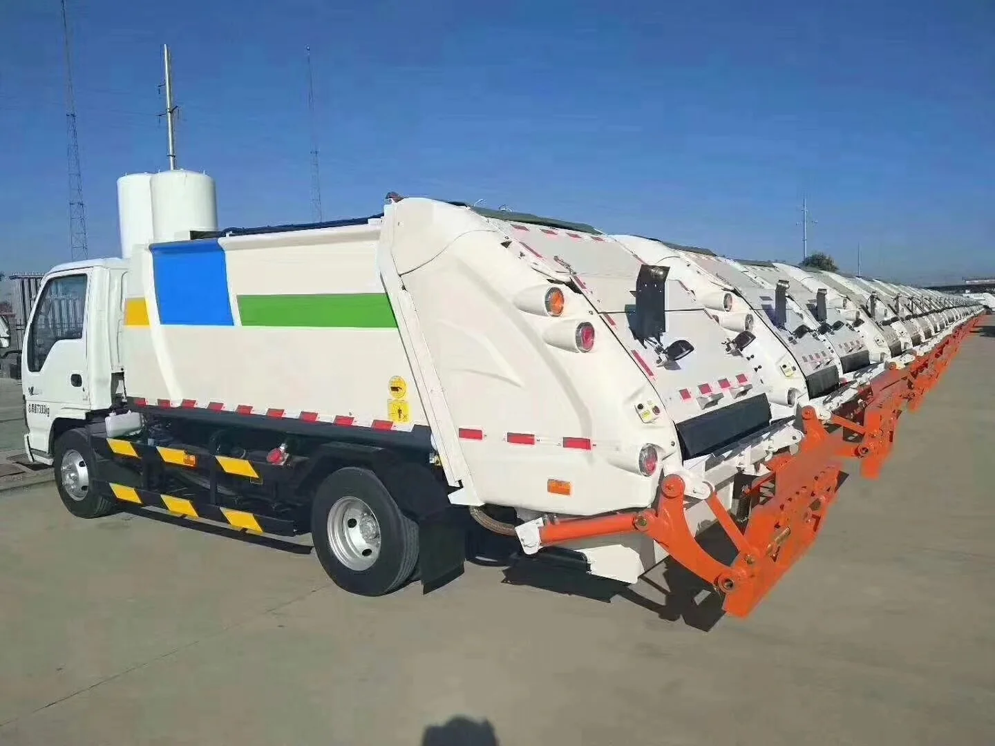 Garbage Cleaning And Compression Garbage Truck Unique Factory Design ...