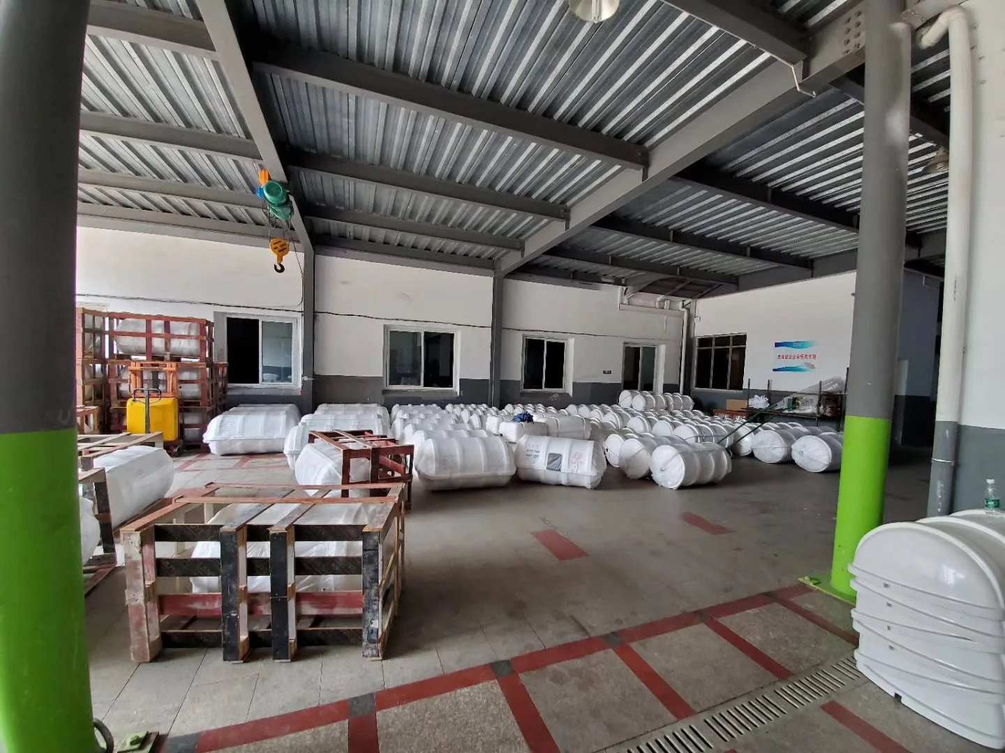 Solas Water Safety Lifesaving Self-Inflatable Life Raft