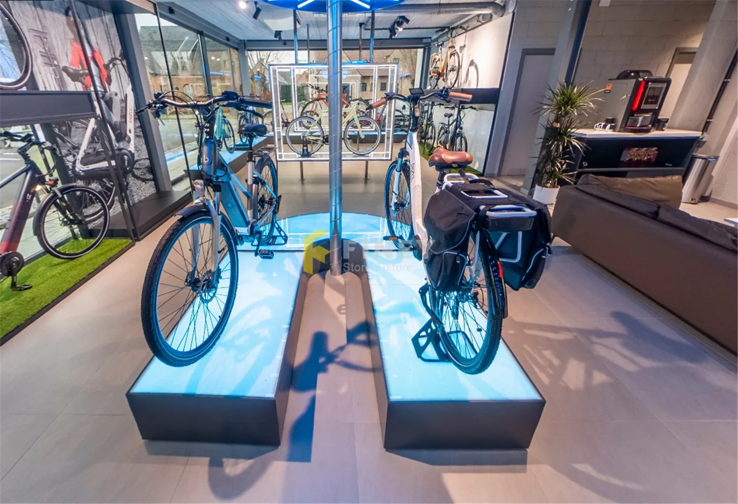 Customized Wooden Floor Stand Bike Display Rack Shop Layout Decoration ...