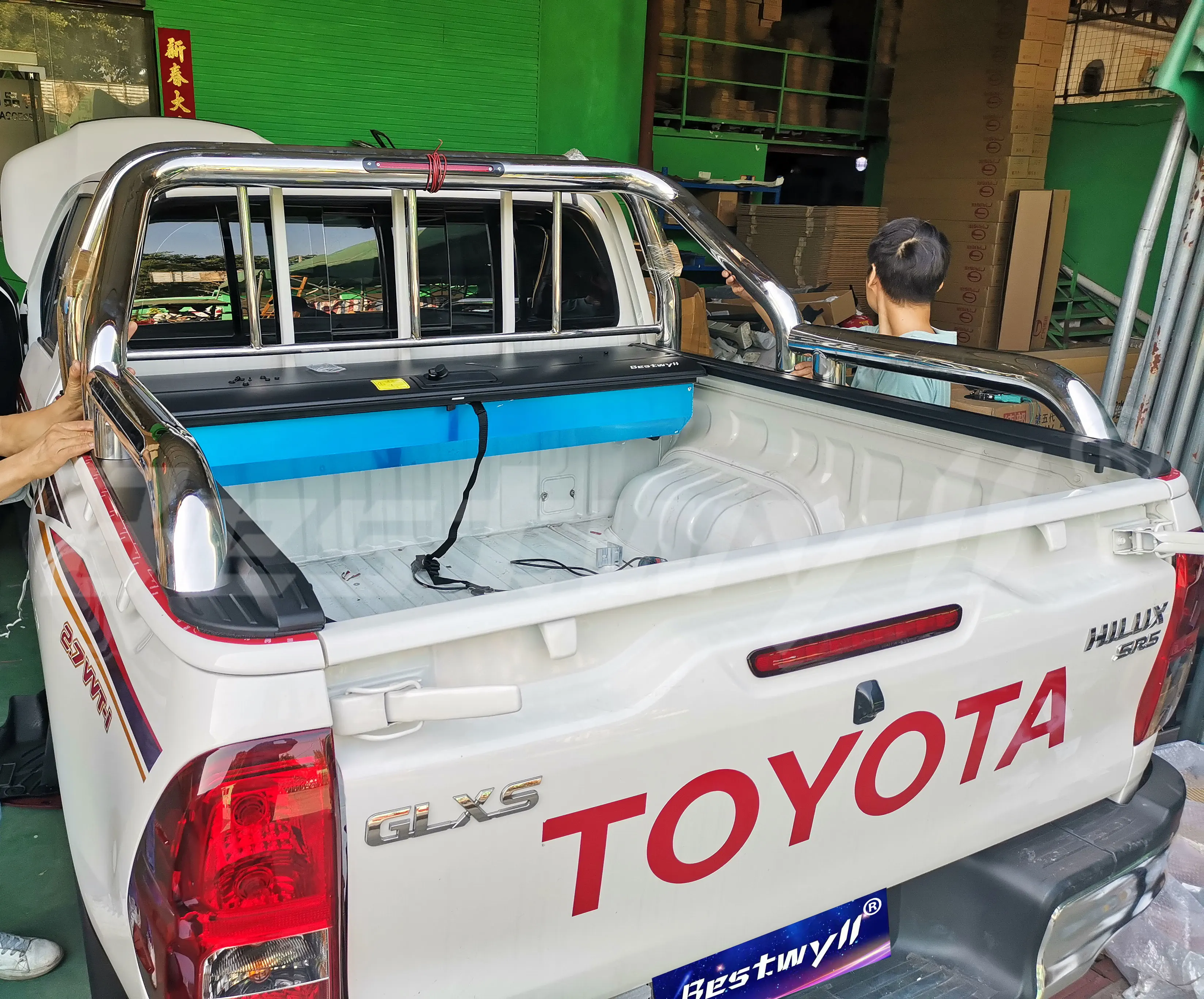 Bestwyll Retractable Tonneau Cover for Toyota Hilux 2015+