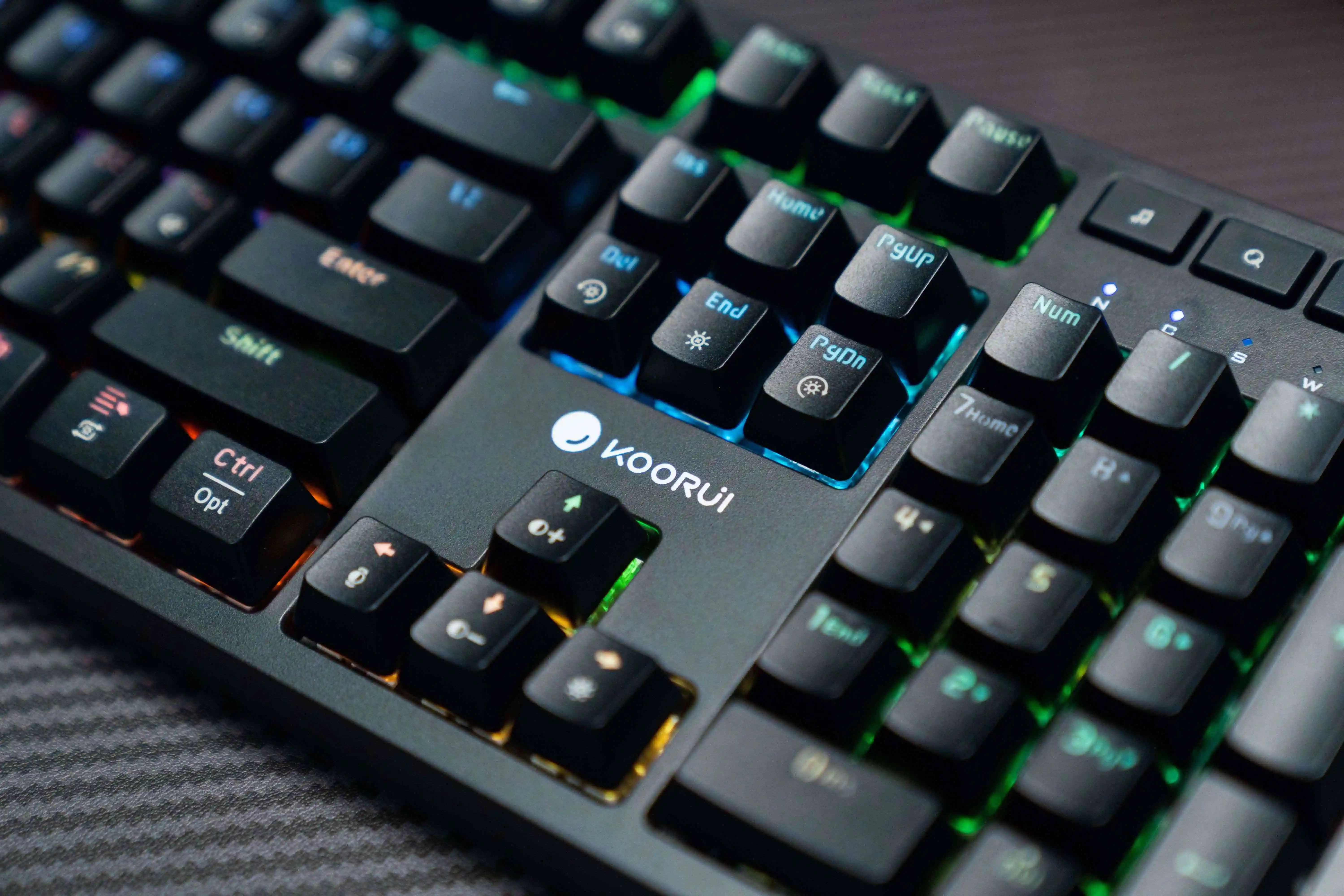 KOORUI 104 Keys Gaming Keyboard - RGB Backlit & Brown Switch