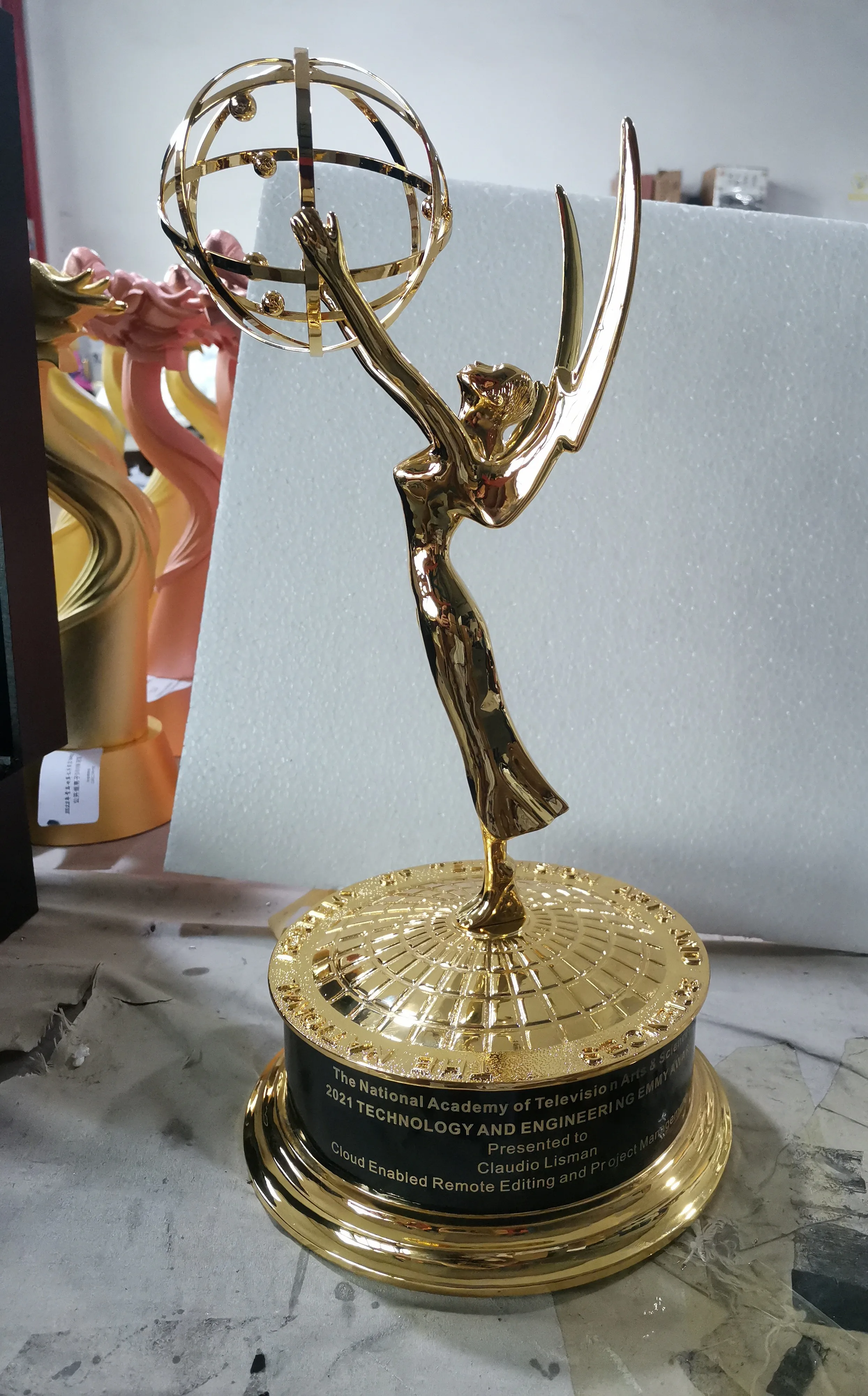 Metal Gold 29cm Emmy Award Trophy with Base for Music Souvenir ODM
