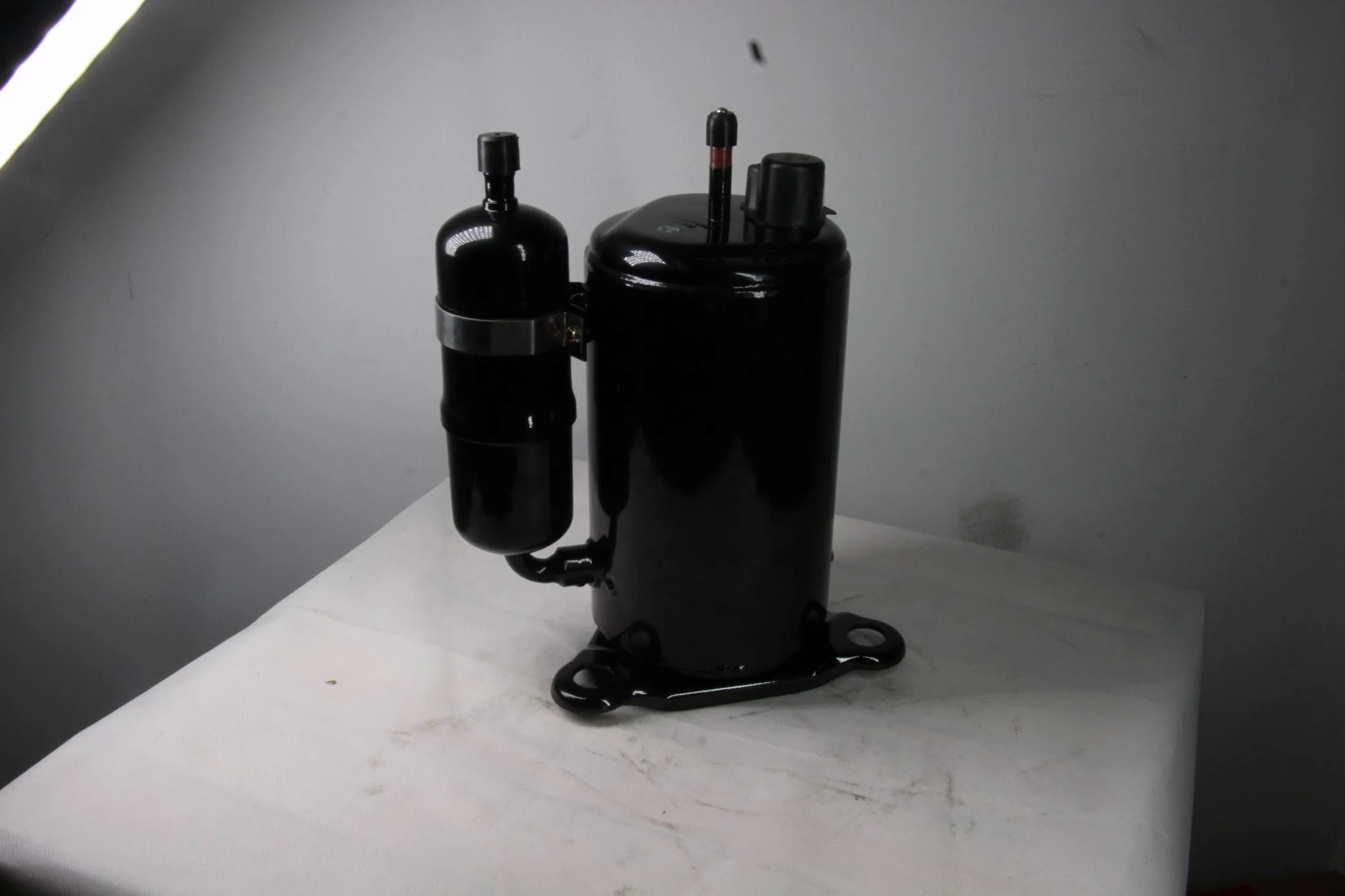 Original New R410a Gmcc Air Conditioning Rotary Compressor - Buy R410a ...