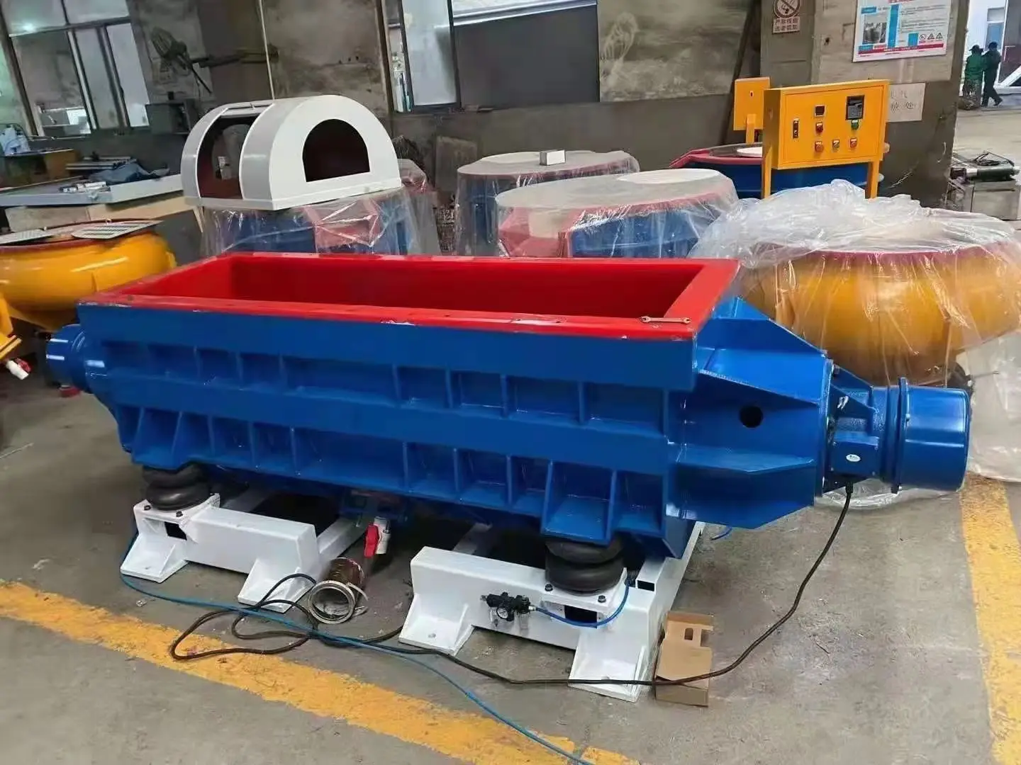 Tub Trough U Shape Vibratory Polishing Deburring Machine