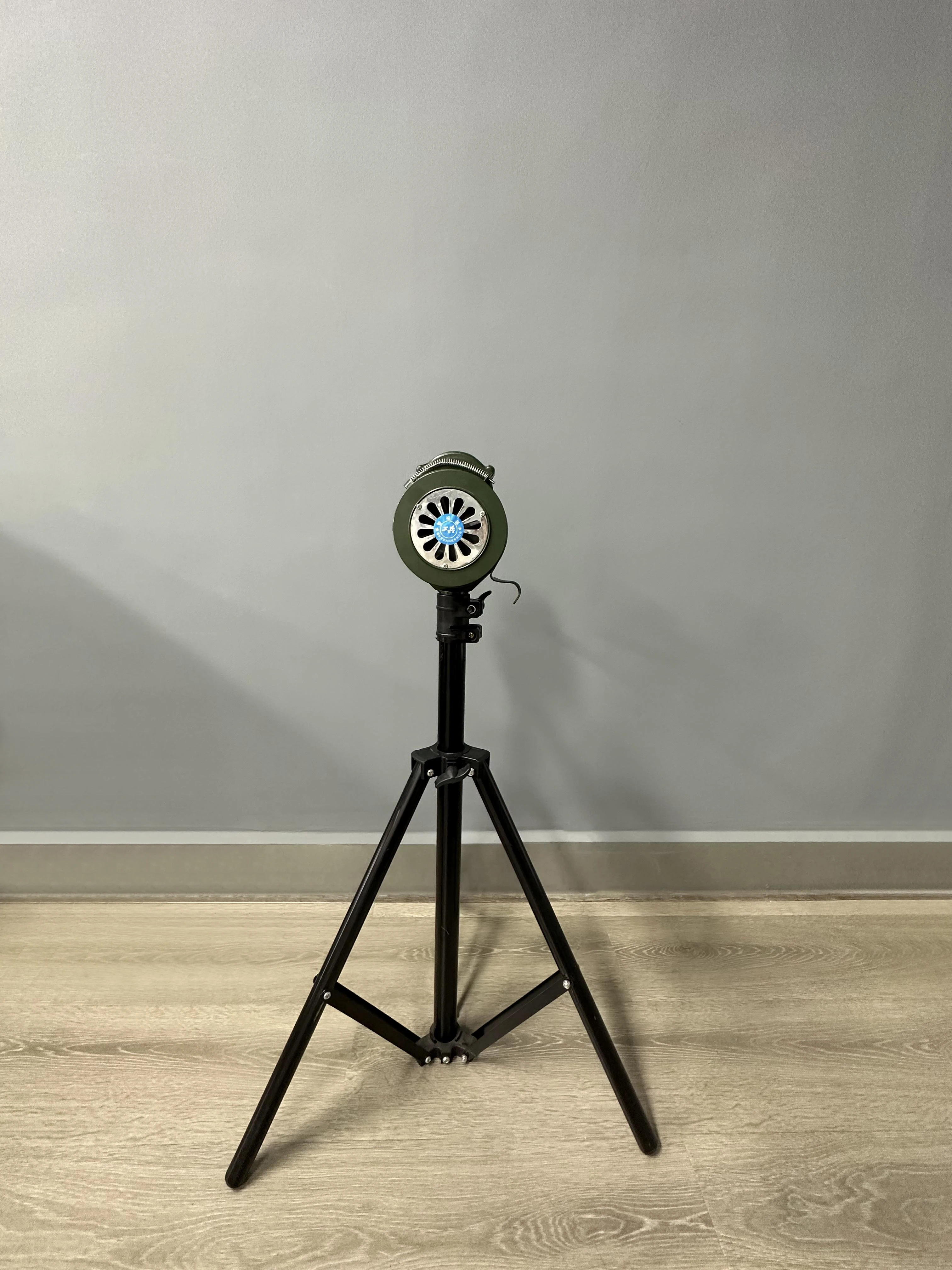 Metal Hand Crank Siren,Loud Air Raid Siren With Foldable Tripod Stand ...