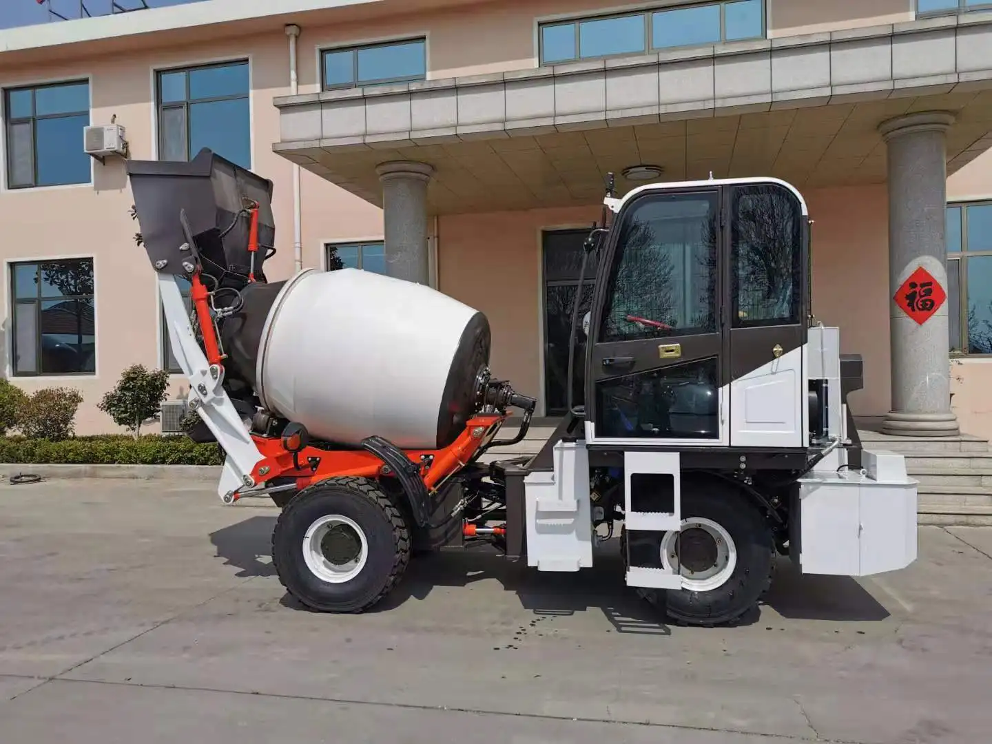 Reform And Upgrade New High-efficiency 1-5cbm Four-wheel Drive Self-loading Concrete Mixer Truck ...