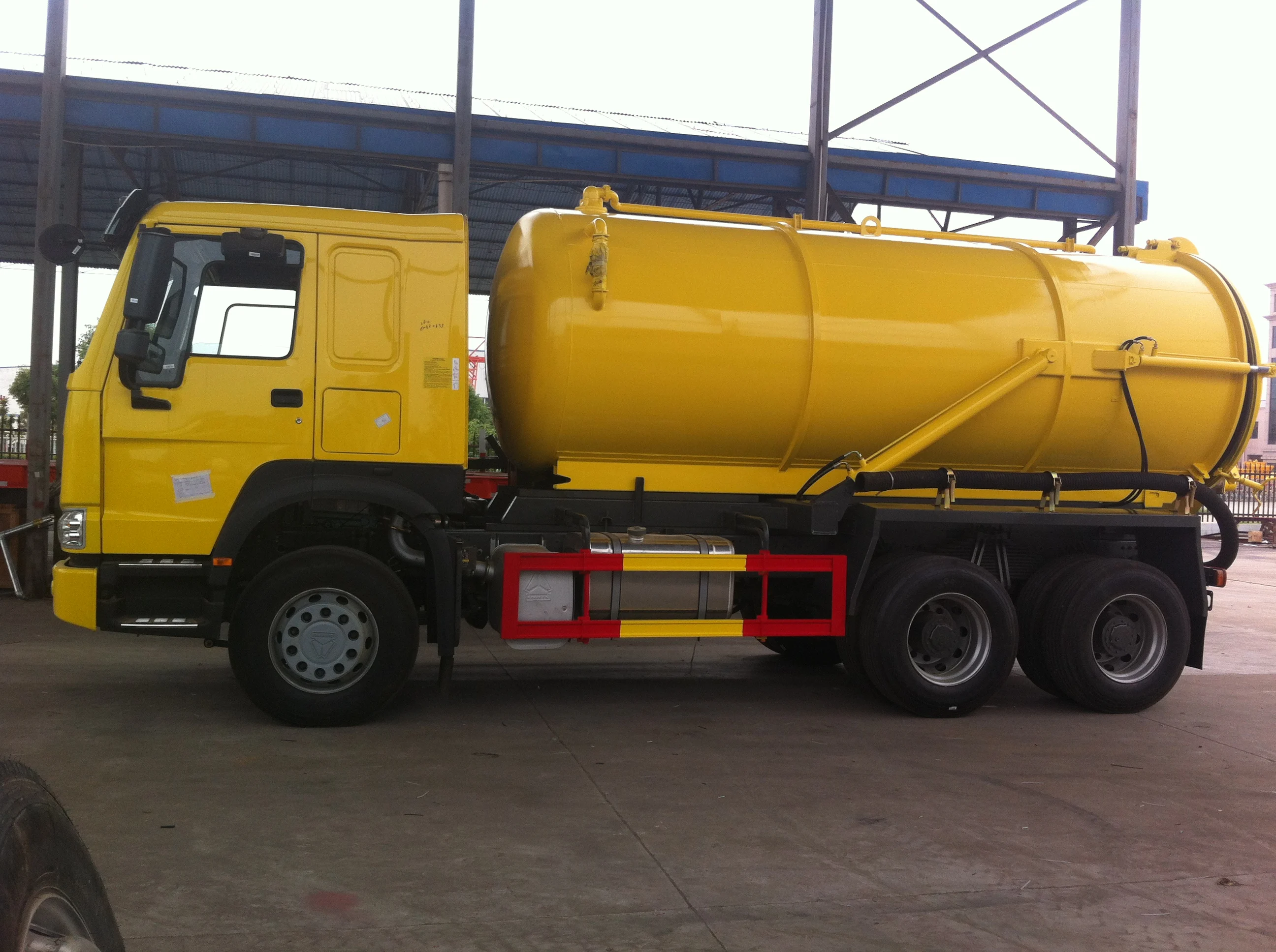 Sinotruk Howo Sewage Suction Tanker Truck High Pressure Vacuum Fecal ...