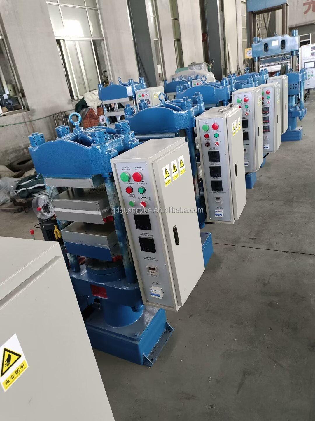 Heavy Duty Rubber Car Ramp Bump Traffic Speed Hump Making Machine ...