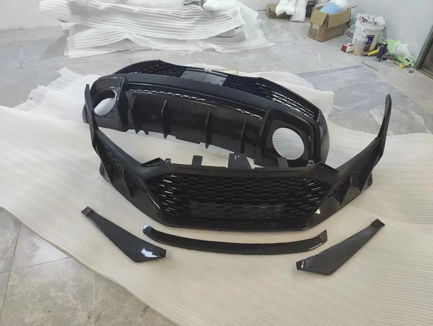 Audi R8 Body Kit - Upgrade to 2022 Style Bumpers & Carbon Fiber