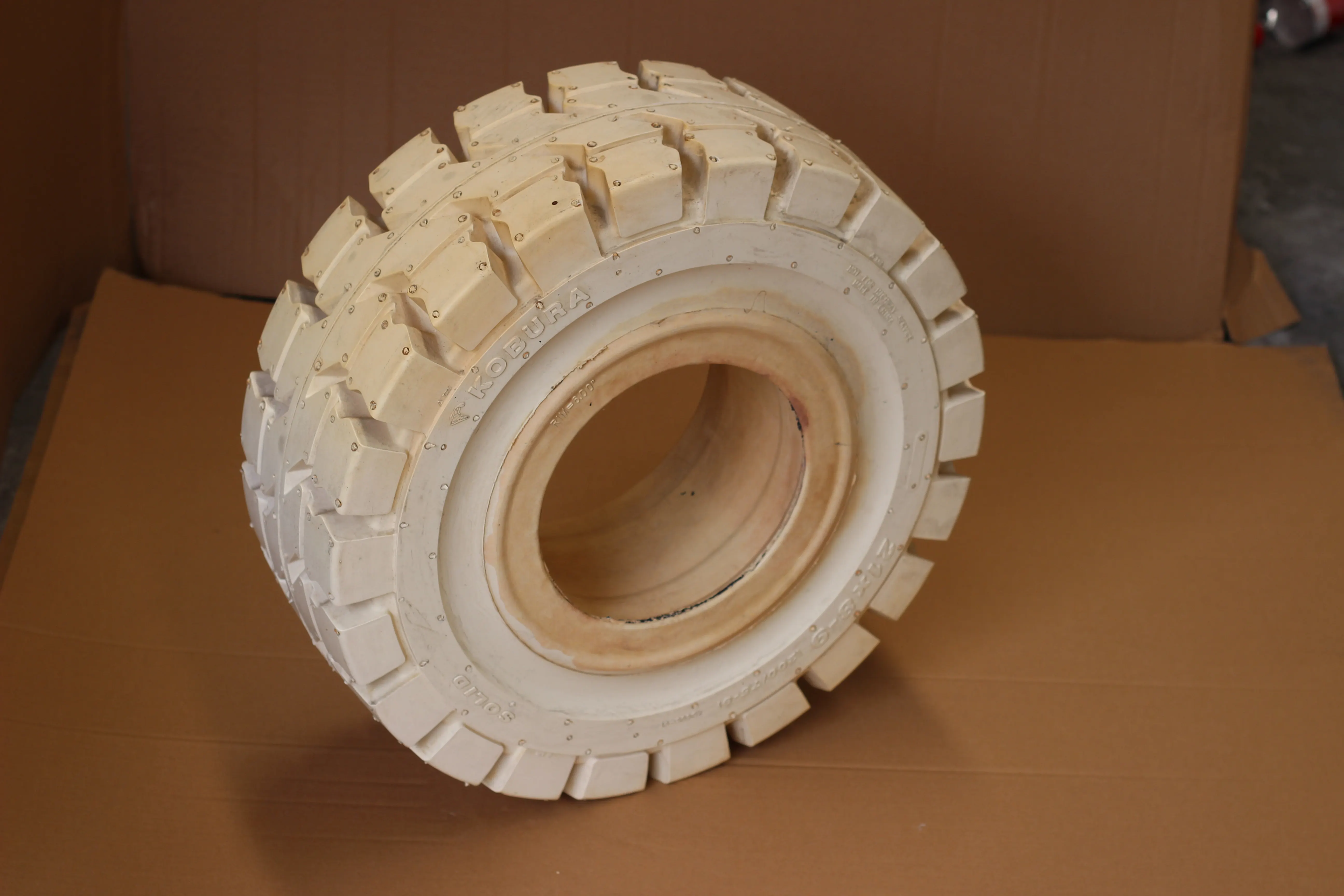 Press-on Forklift Tires Solid Forklift Tires 16x6-8 18x7-8 200x50-10 ...